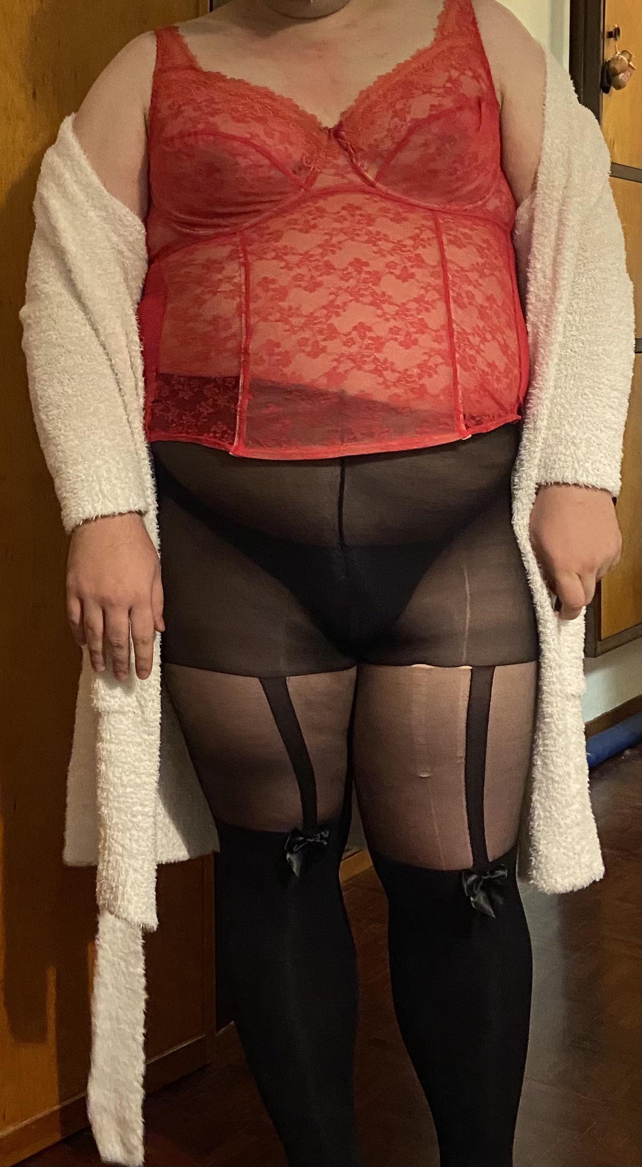 Waiting the delivery guy 😇 | Scrolller