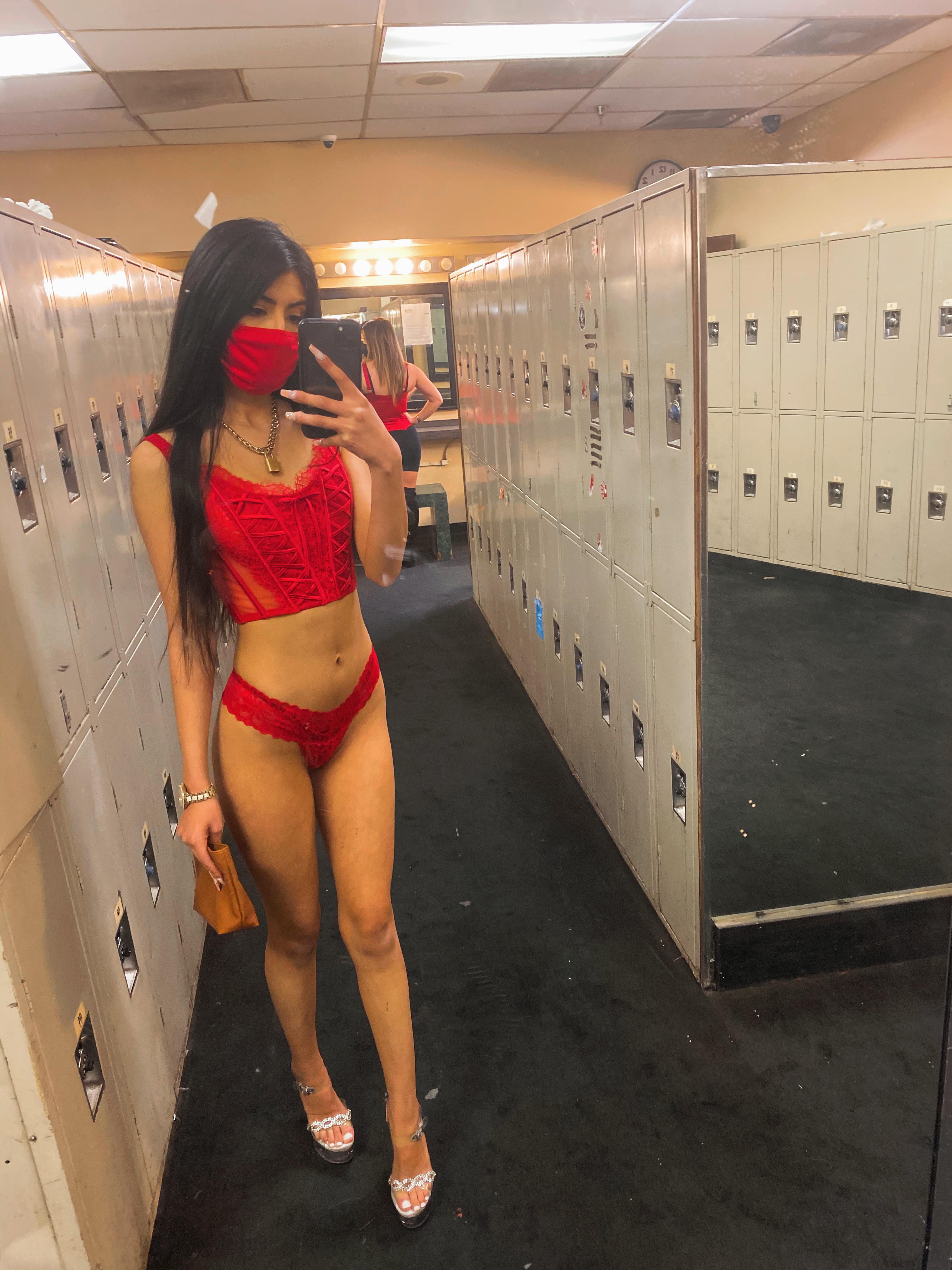 Waitress Vibes ️ | Scrolller