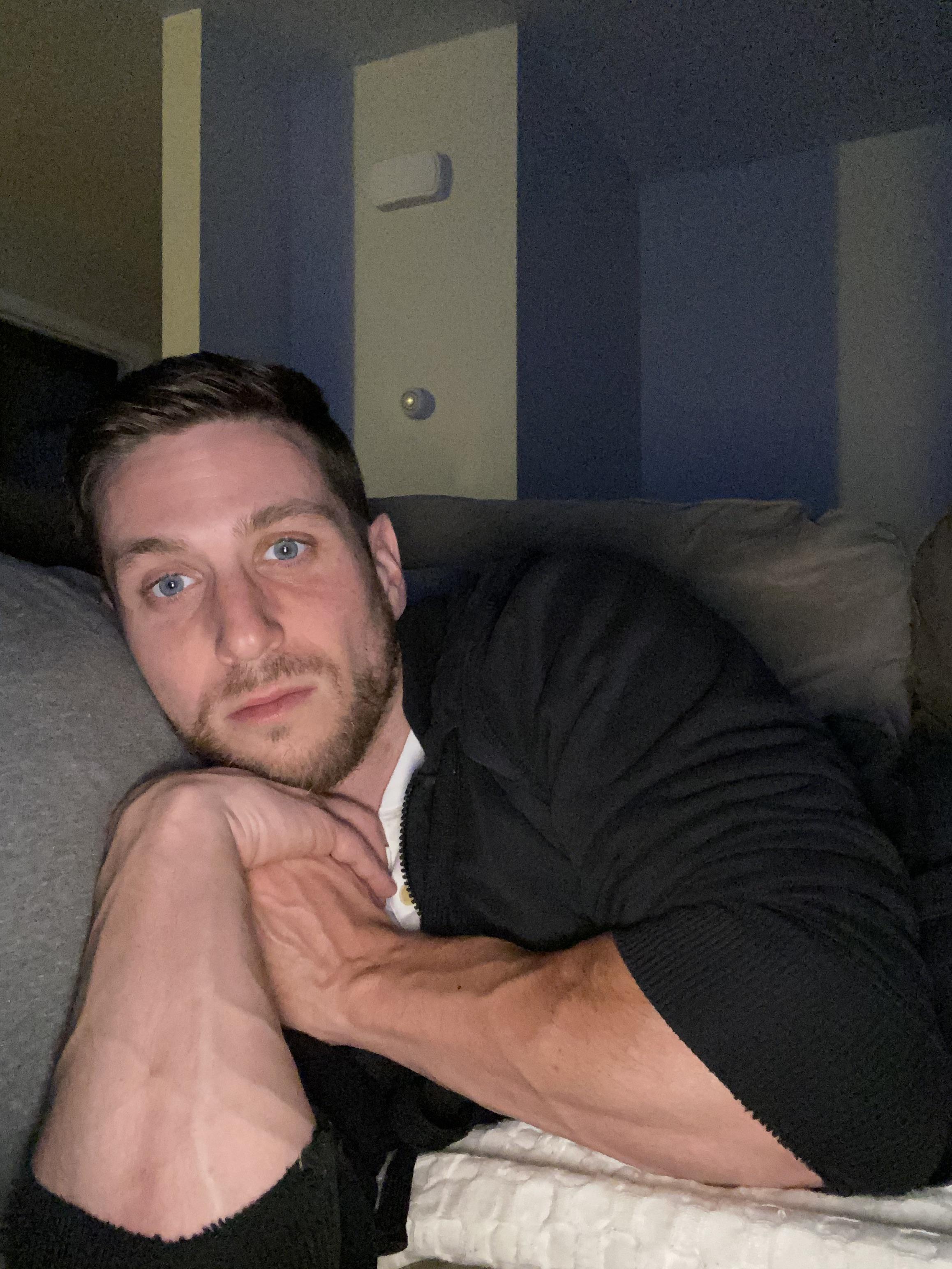 Wake and snuggle | Scrolller