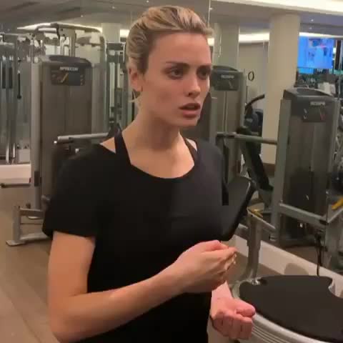 Wallis Day | Scrolller