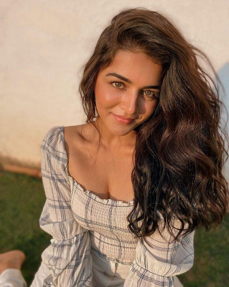 Wamiqa Gabbi | Scrolller