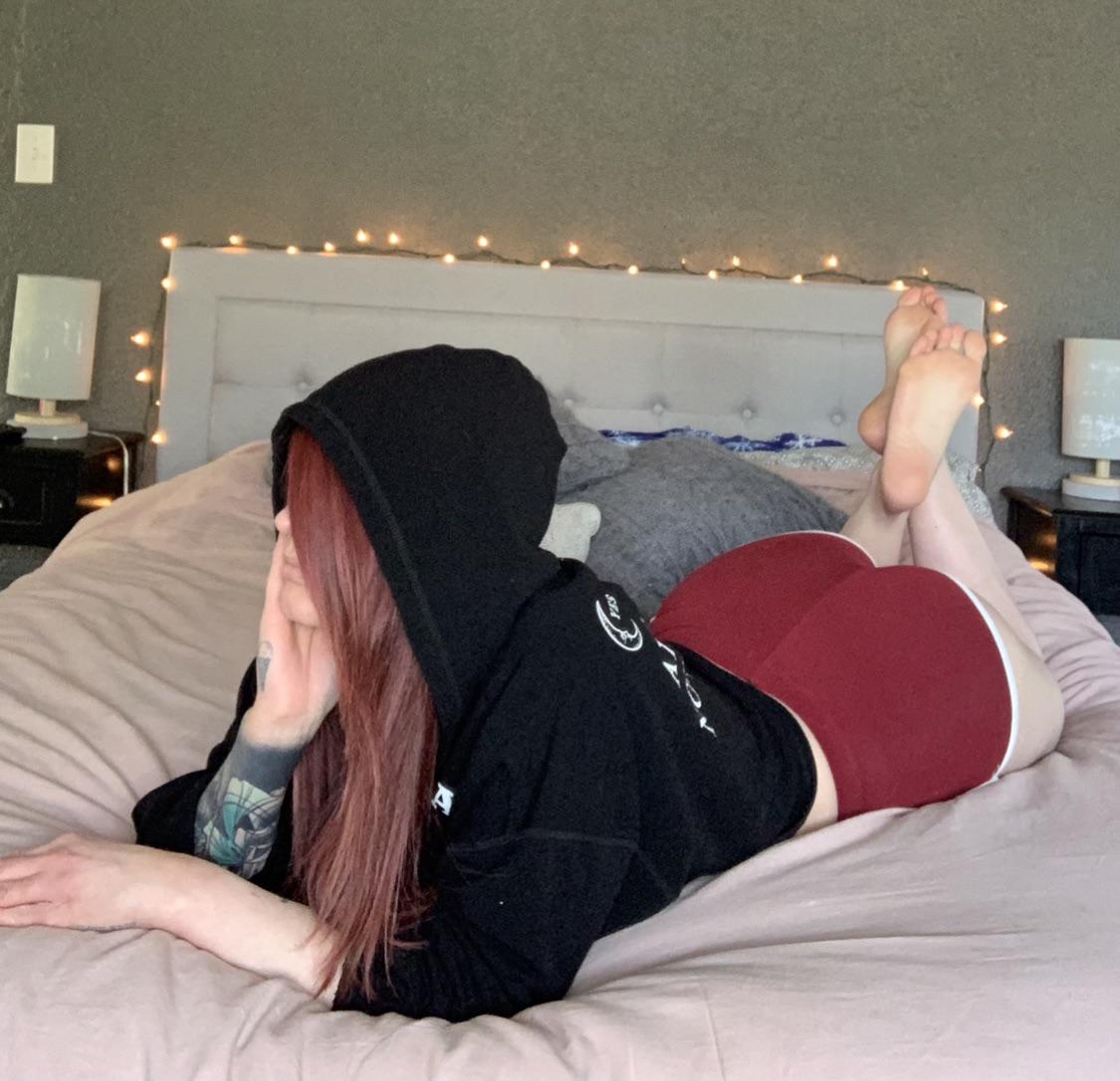 Wanna cuddle? 🖤 | Scrolller