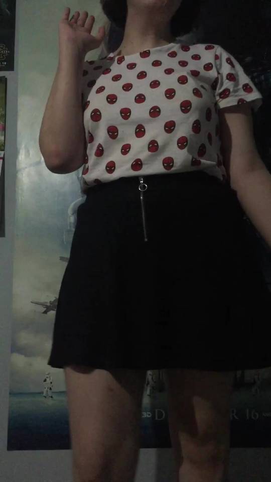 Wanna fuck me while I read my favorite scifi book | Scrolller