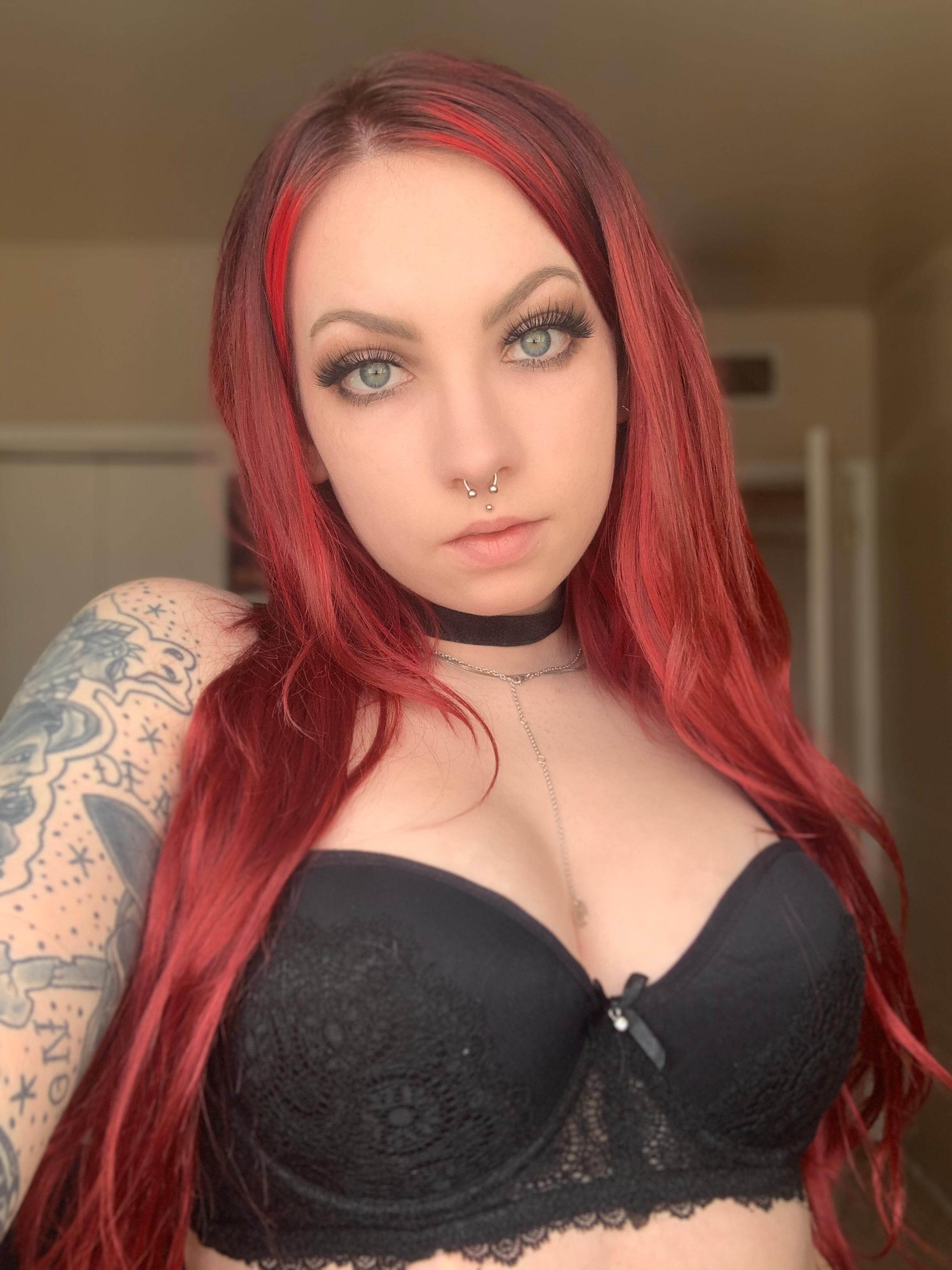 wanna kiss | Scrolller