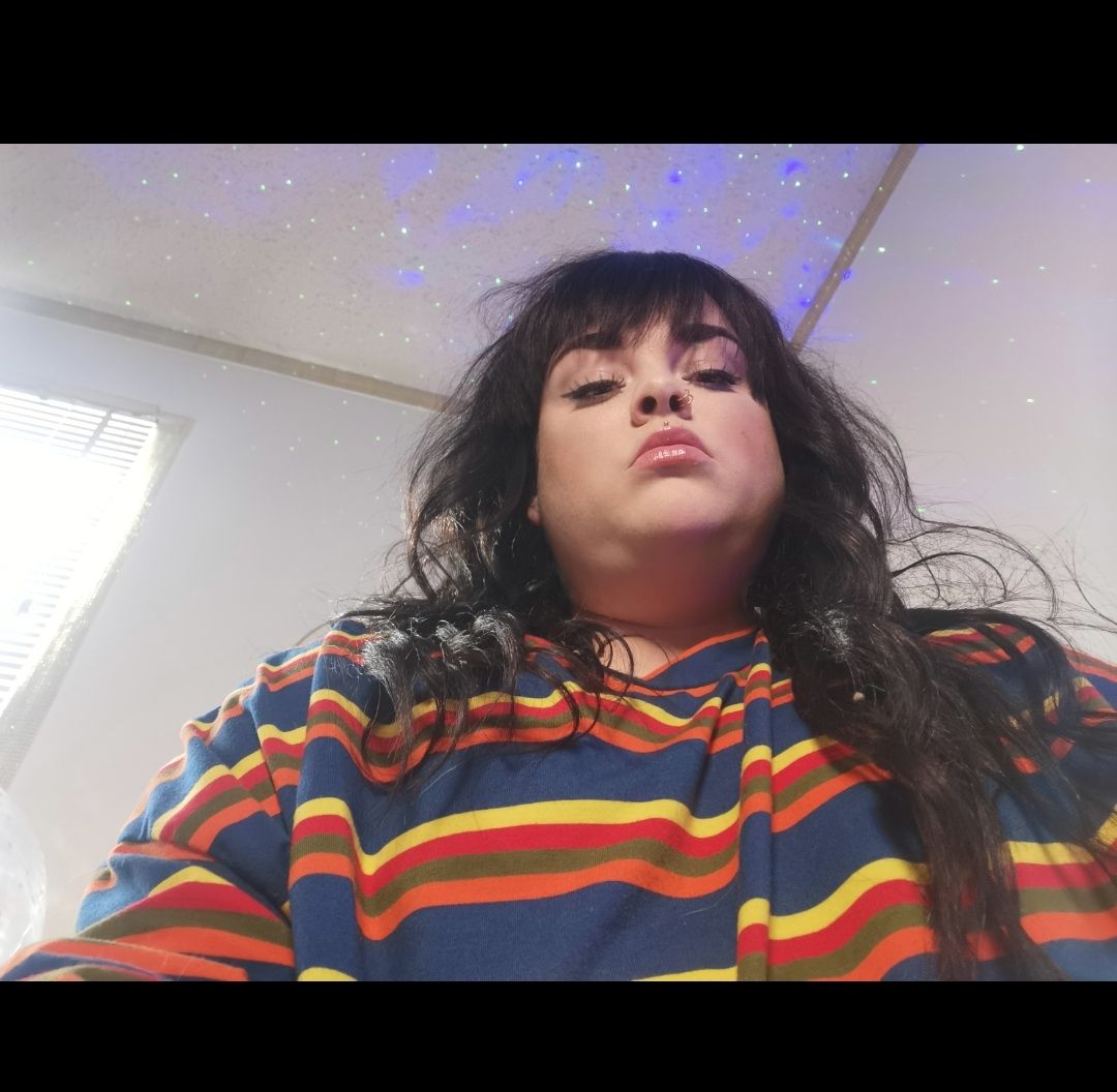 Wanna Kiss My Belly And Soft Chin 😘😘 Scrolller