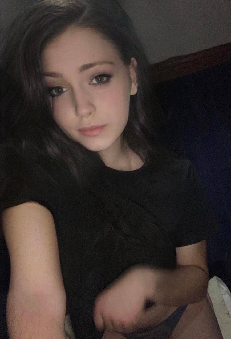 Wanna peek? | Scrolller