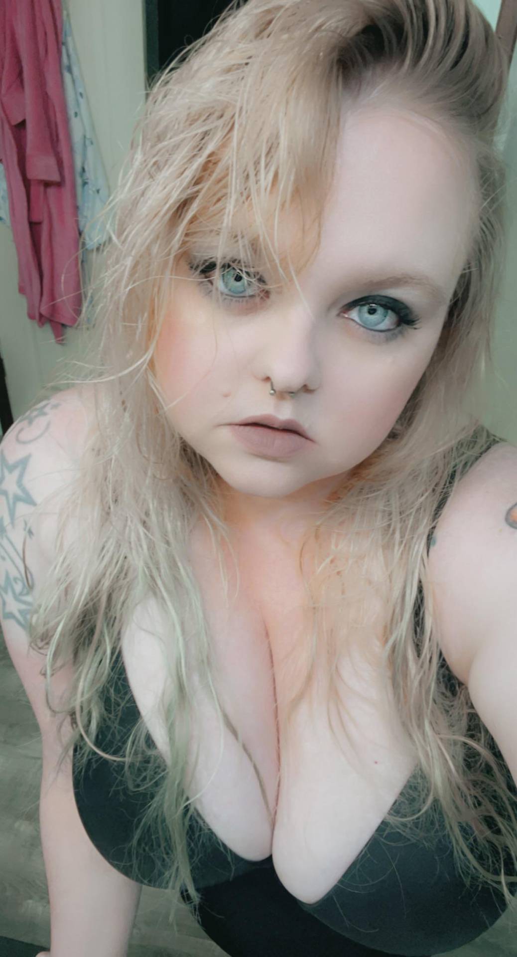 Wanna run your fingers through my wet hair? | Scrolller