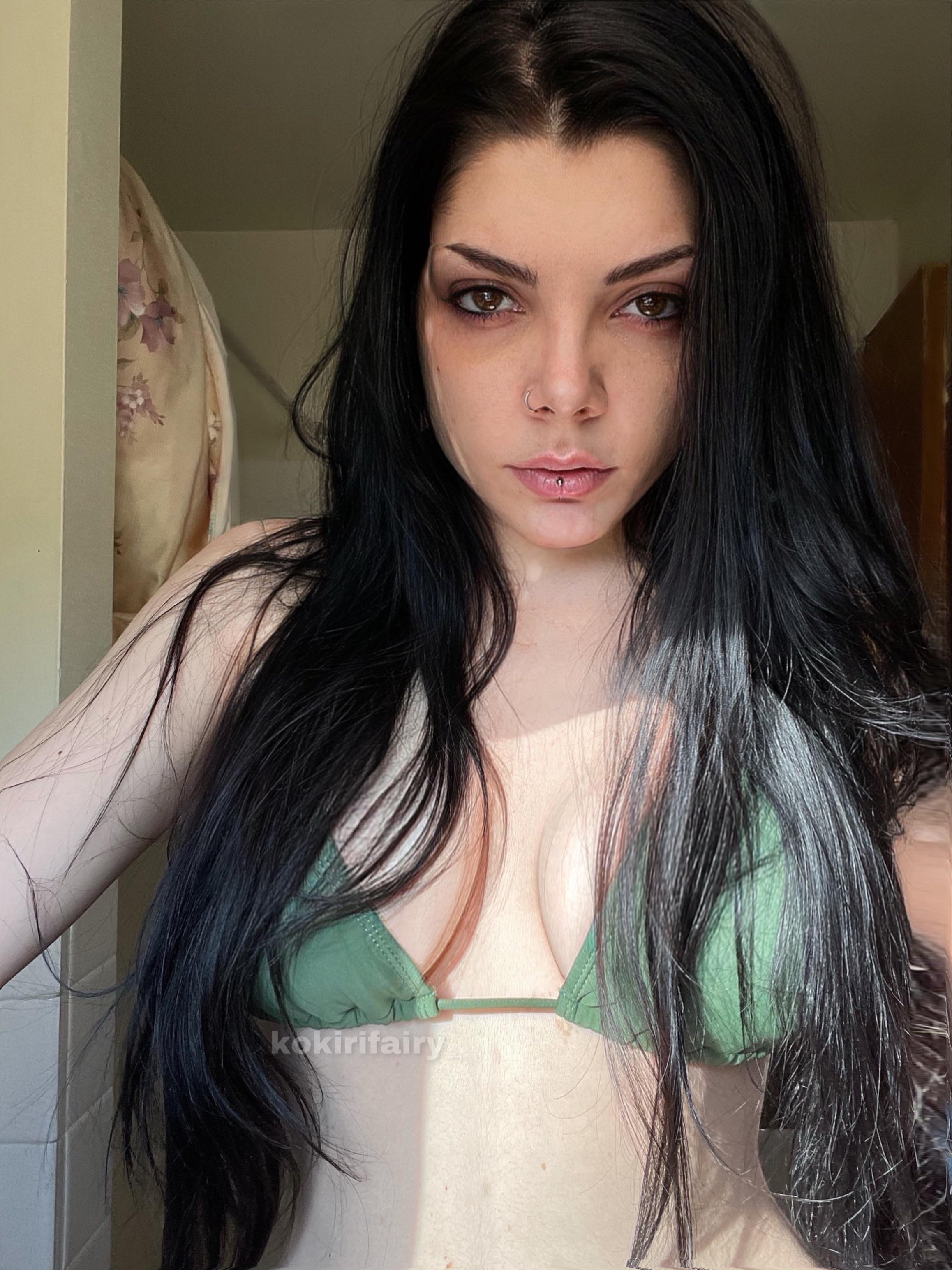 Wanna see what this pretty mouth looks like wrapped around your balls | Scrolller