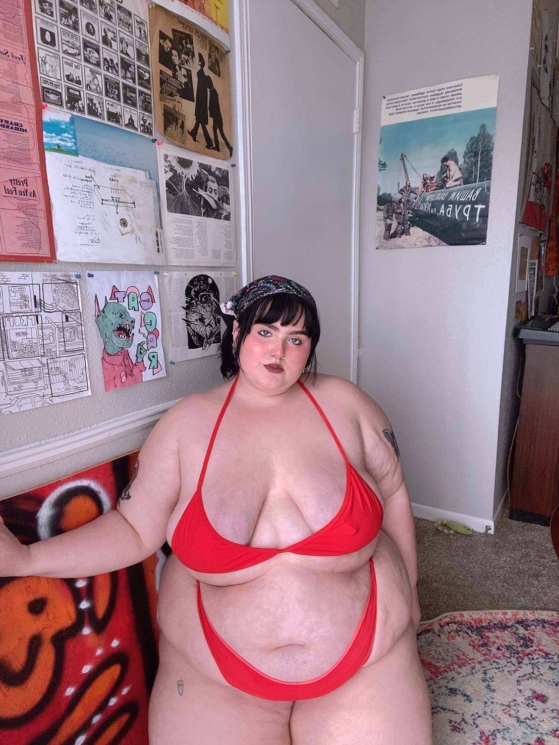 wanna squish me? 💘🥺 | Scrolller