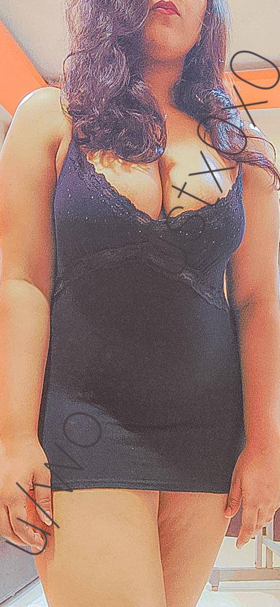 Want 100% of your attention 😉🤫 (F) (24) | Scrolller