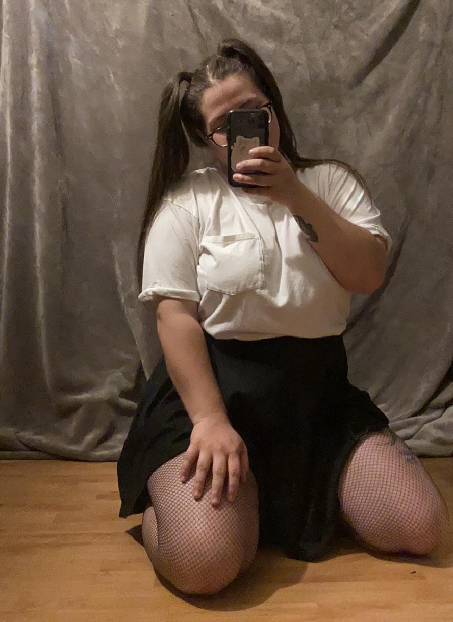 Im on my knees ready to play Daddy 🥰 | Scrolller
