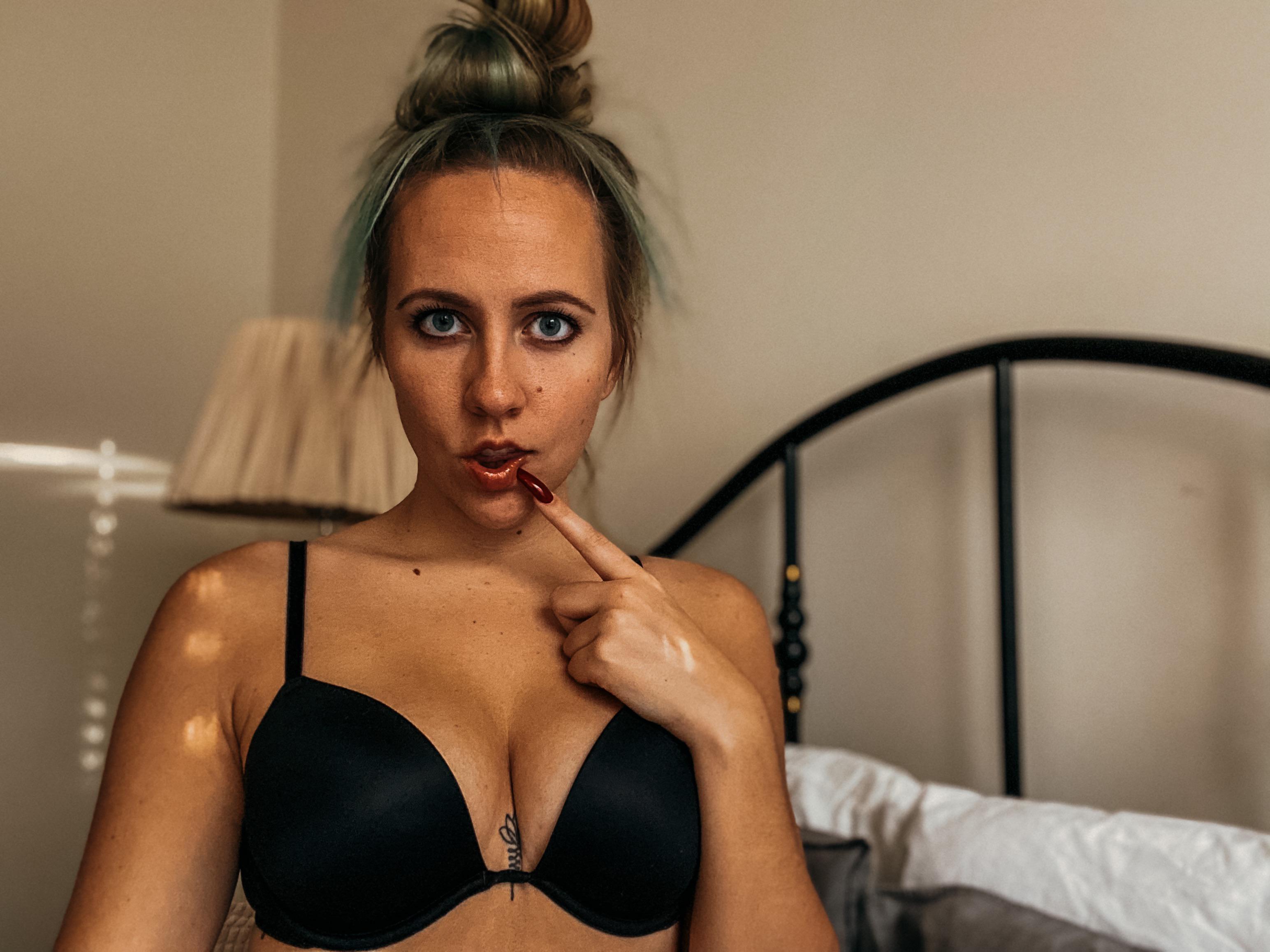 wanting you touching all the right places | Scrolller