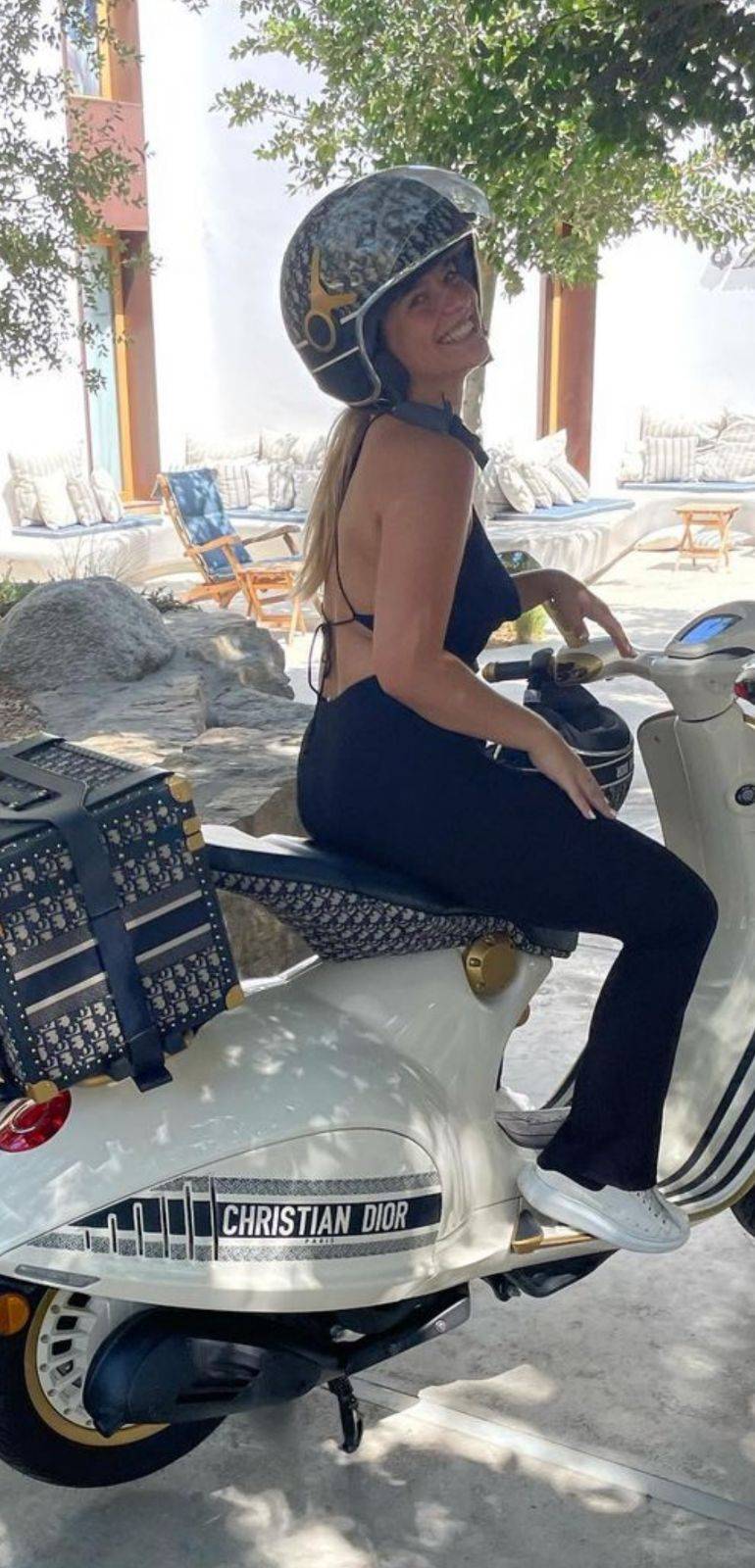 Was würdest du mit ihr machen 💦 💦 | Scrolller