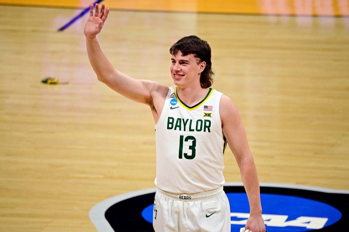 Waving goodbye to all these ig models livers and fathers respect | Scrolller