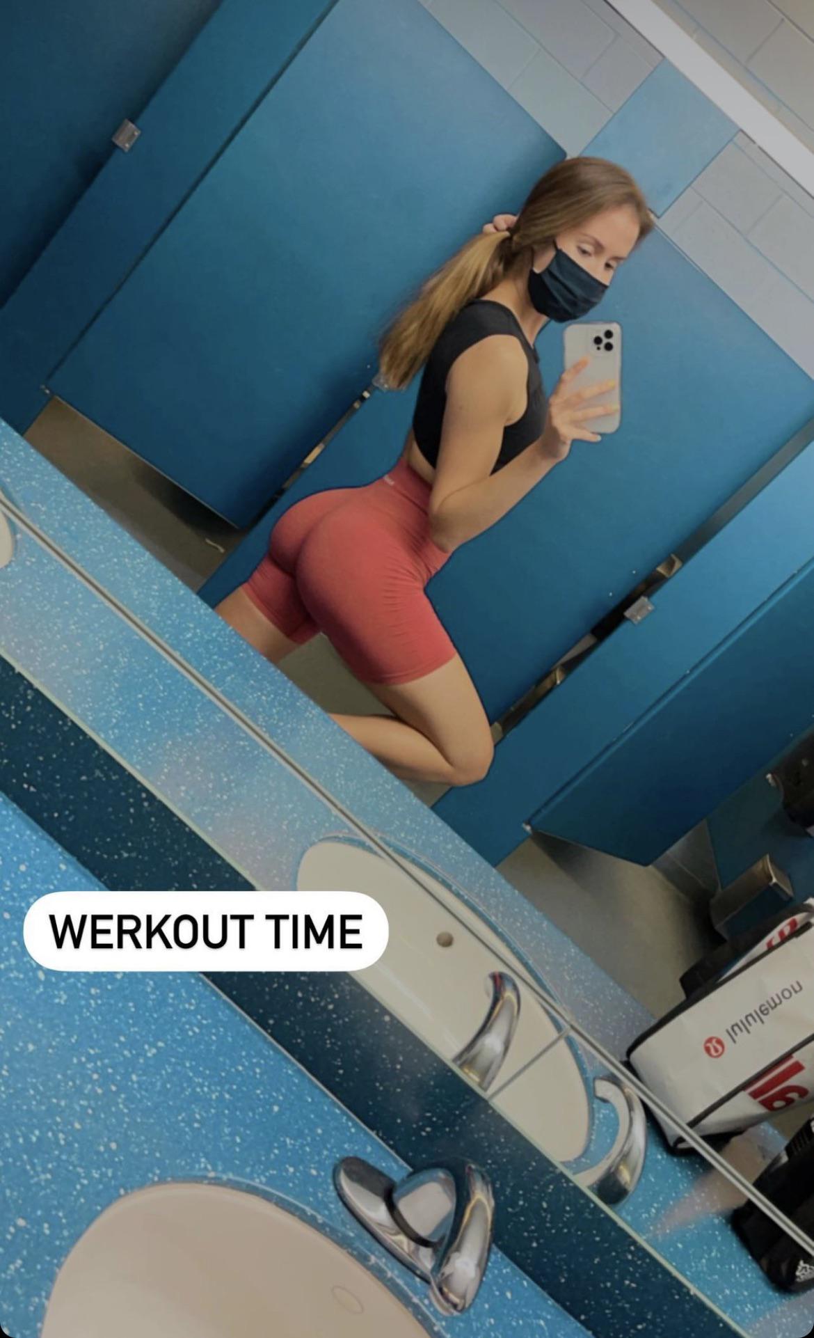 We hope for more cheeks | Scrolller