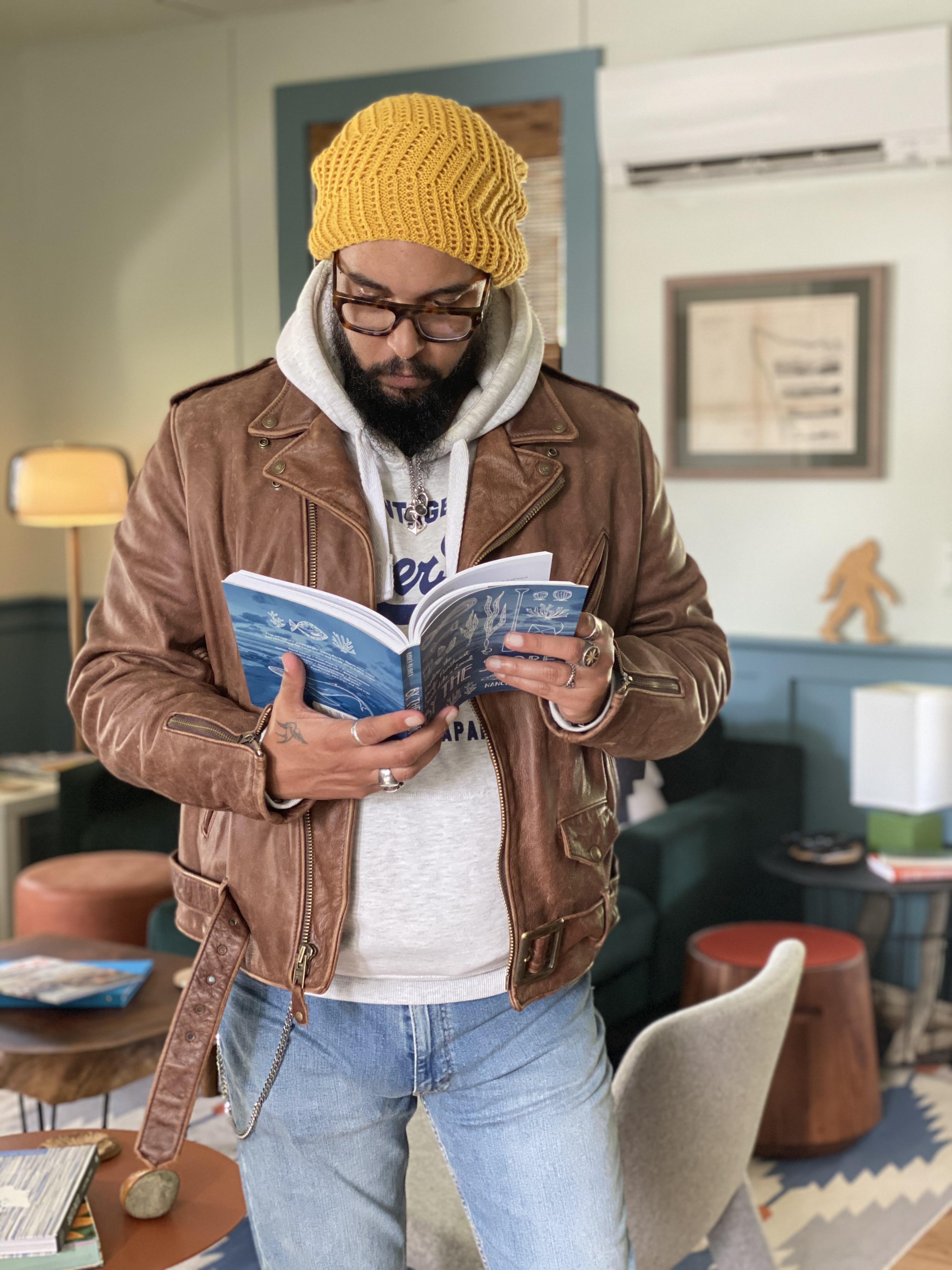 Well Dressed, Well Read 📚 | Scrolller