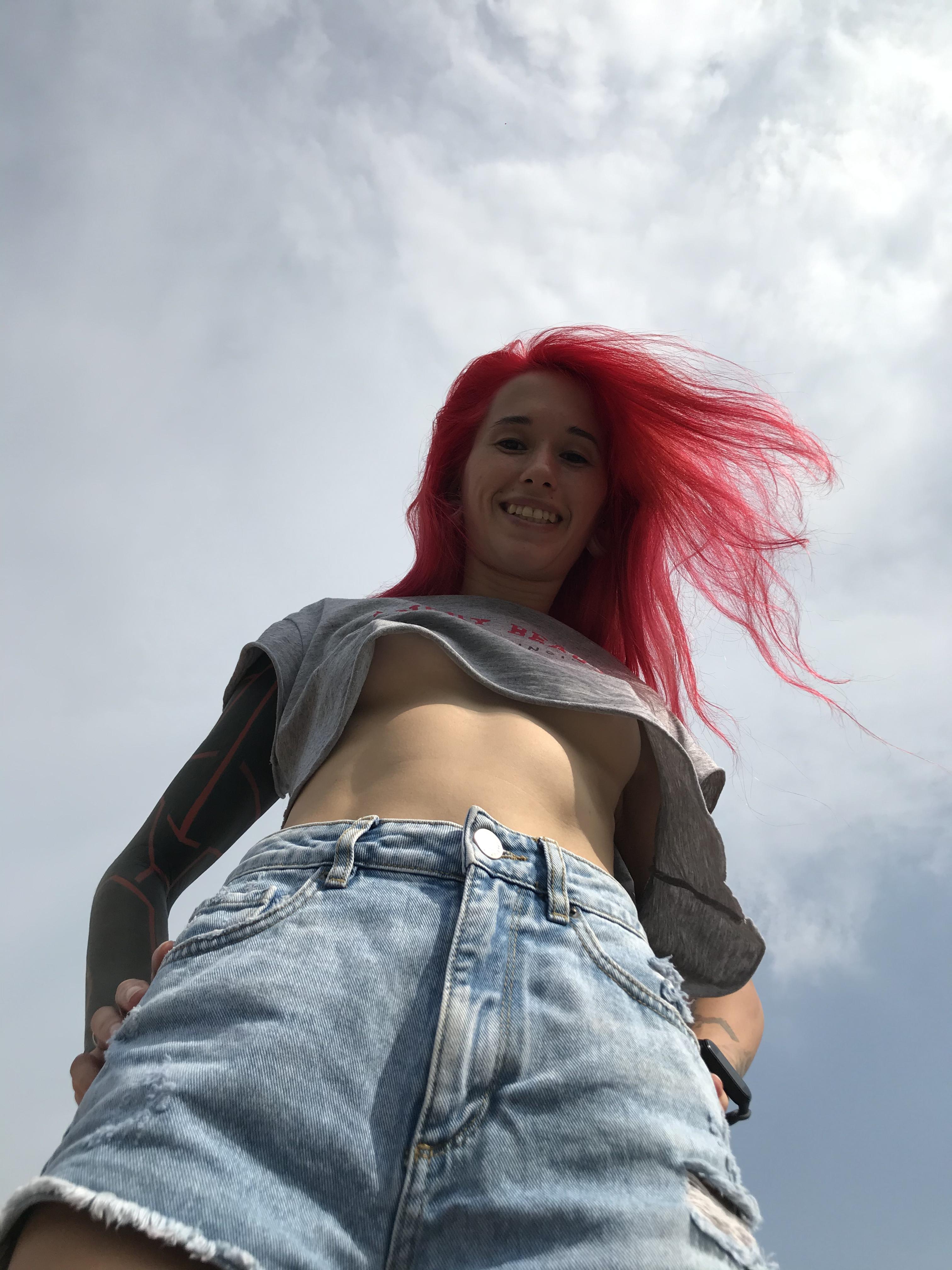 Well, hello! How's the view? 😜 | Scrolller