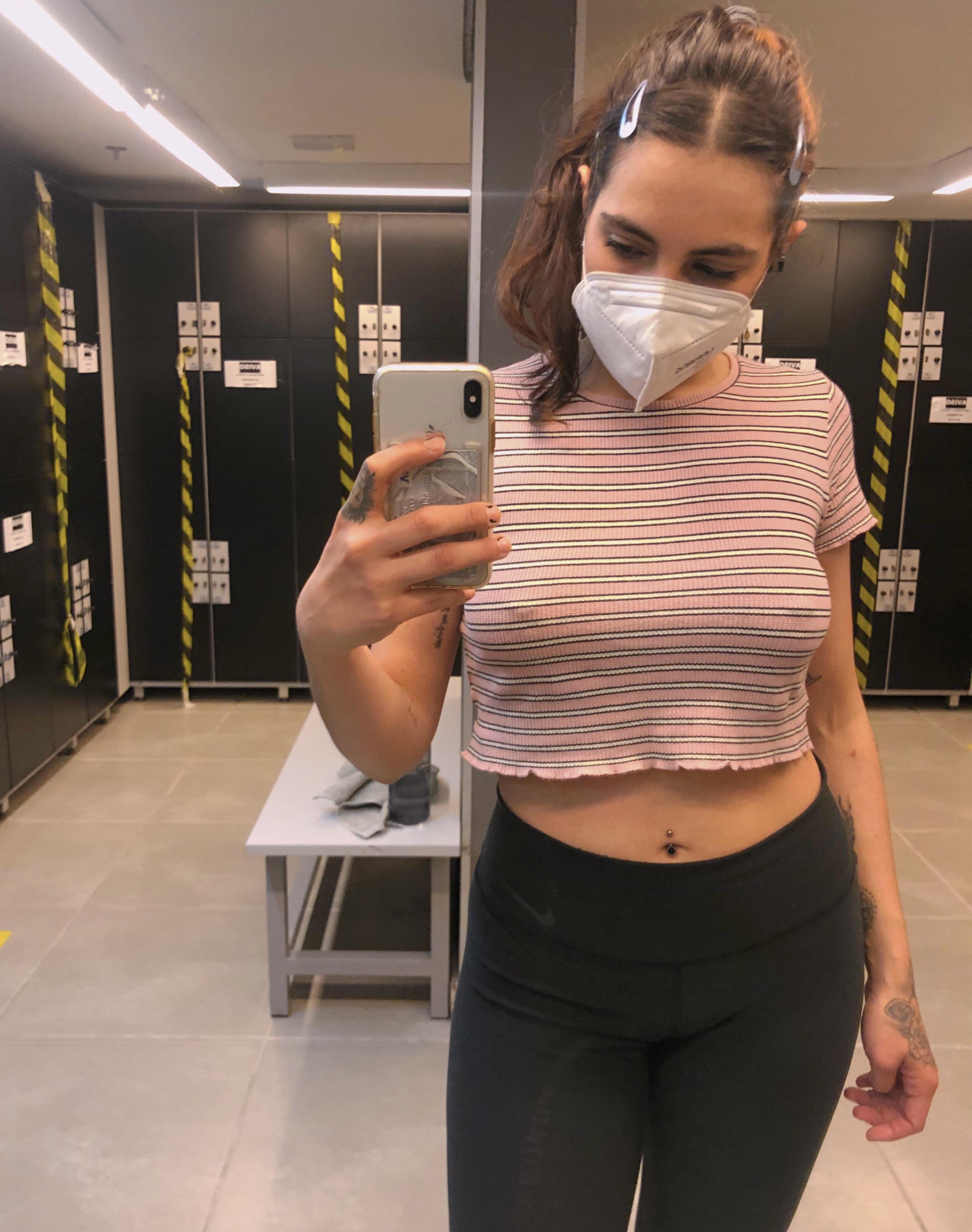 went to the gym braless, you think they noticed? | Scrolller