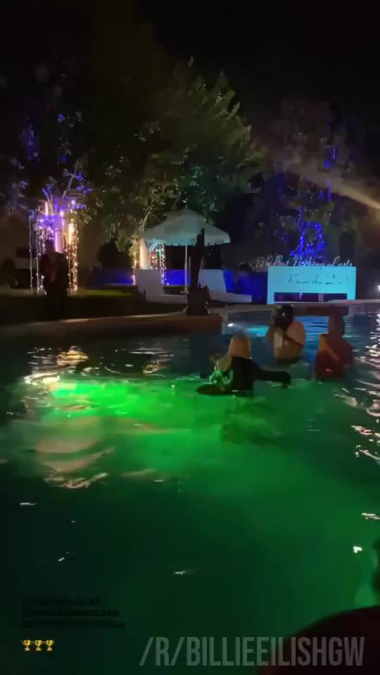 Wet Billie | Scrolller