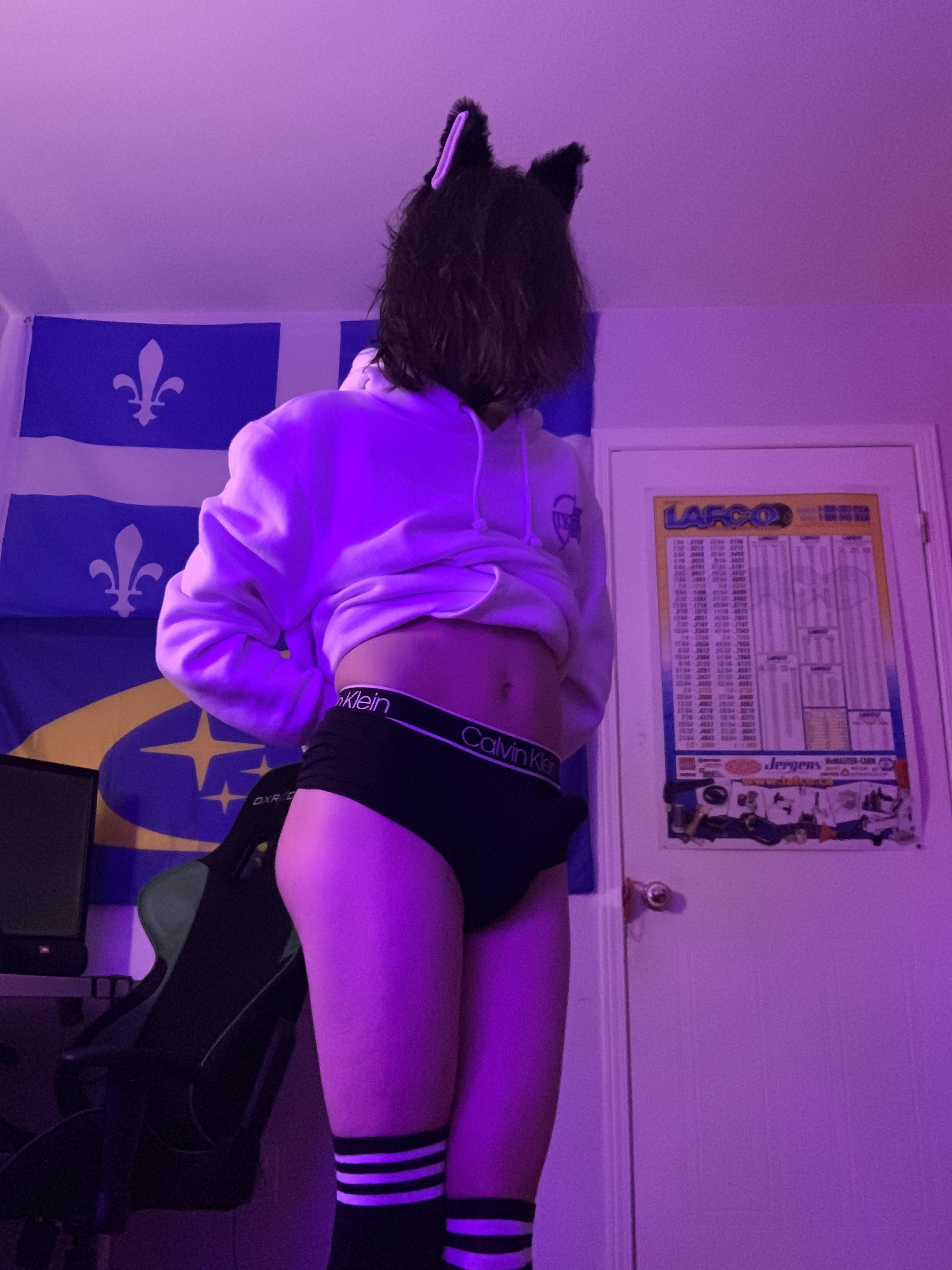 Wet hair. Cool or nah ? | Scrolller