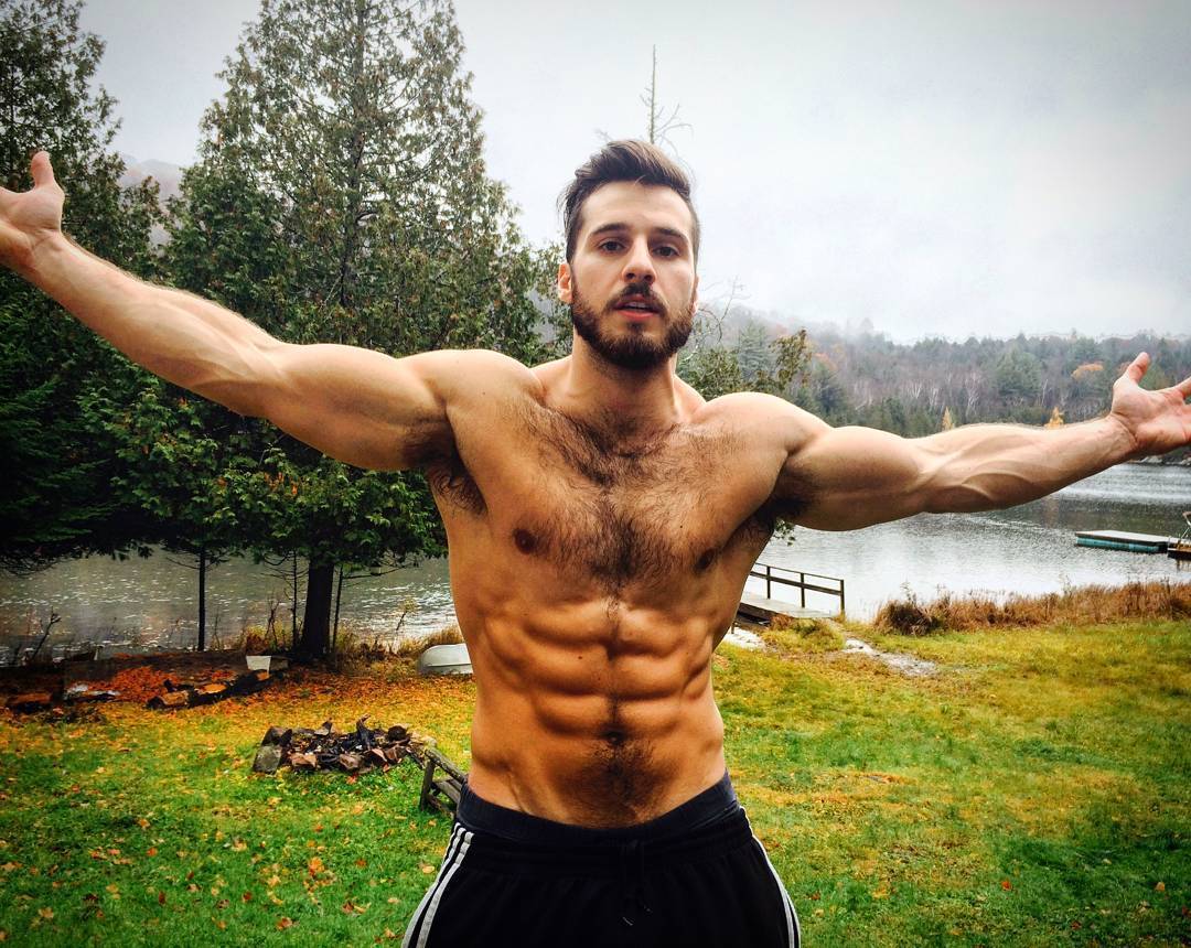 What a Sexy Hunk! | Scrolller