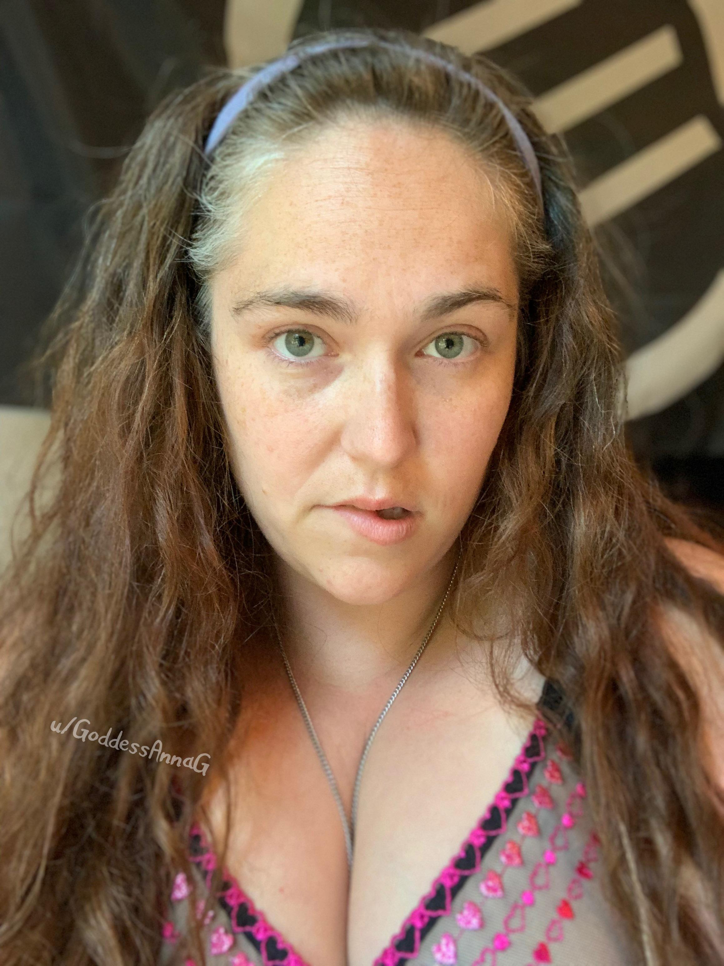 What am I thinking about? 😈 34F | Scrolller