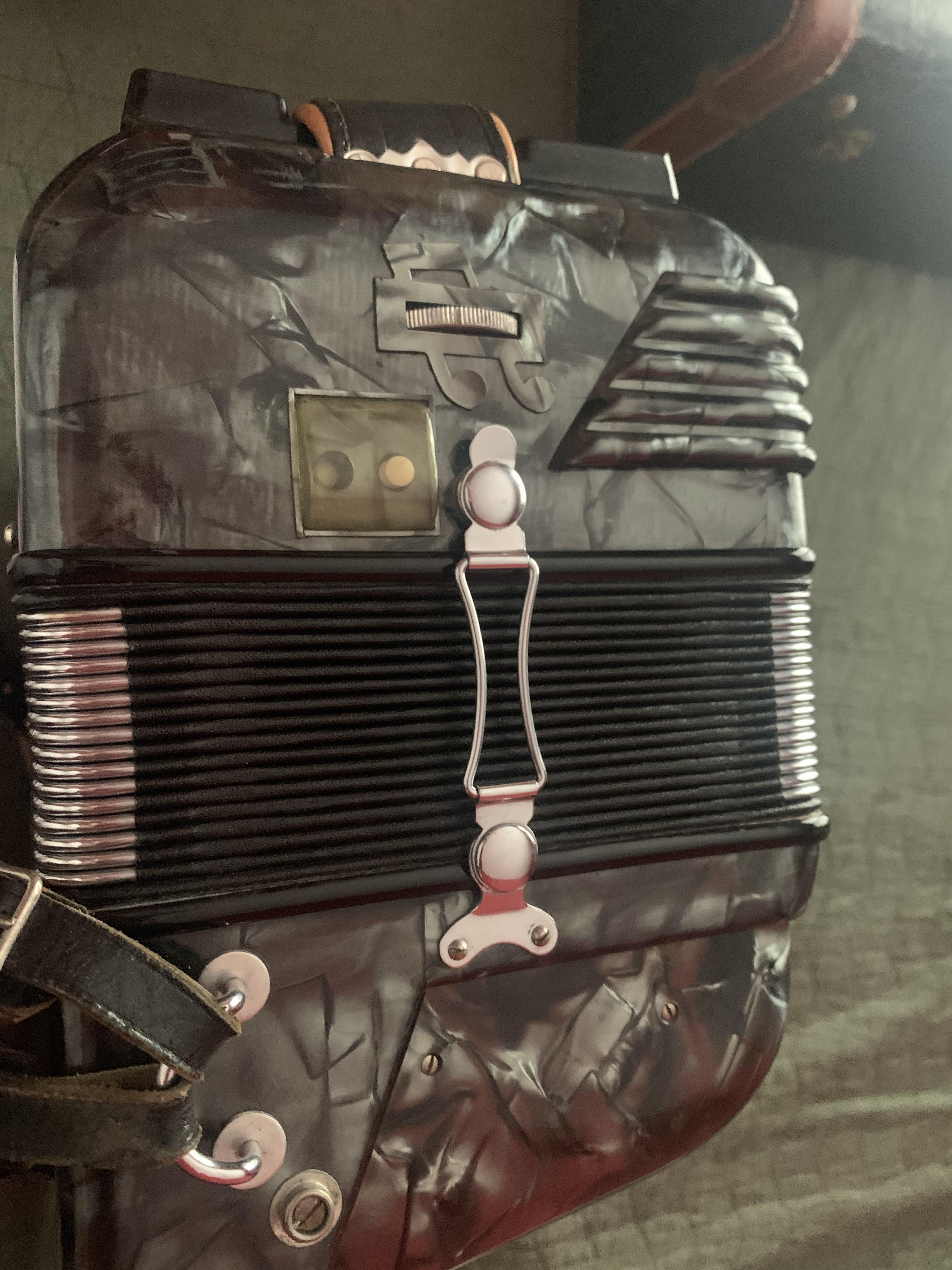 What are these buttons next to the strap wheel for? | Scrolller