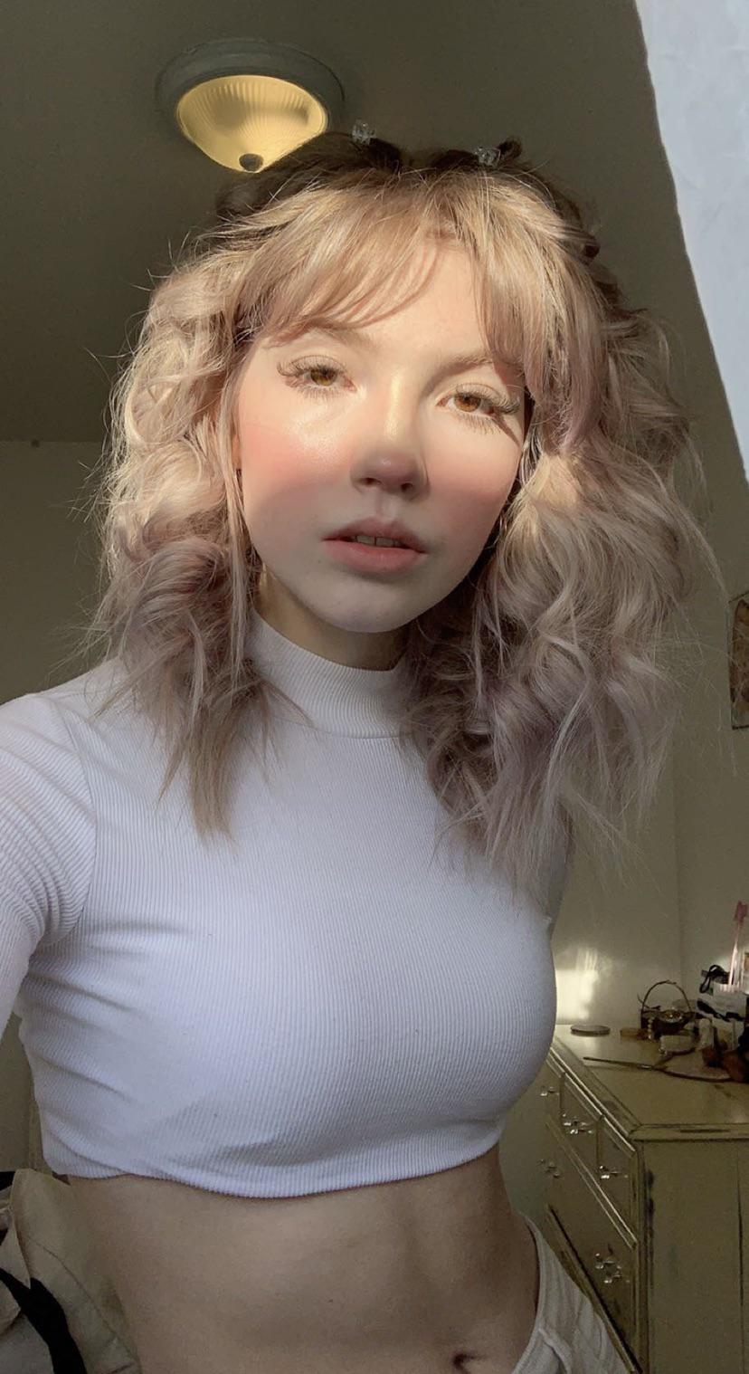 what celebrity do i look like, trying to win a debate hehe♥️ | Scrolller