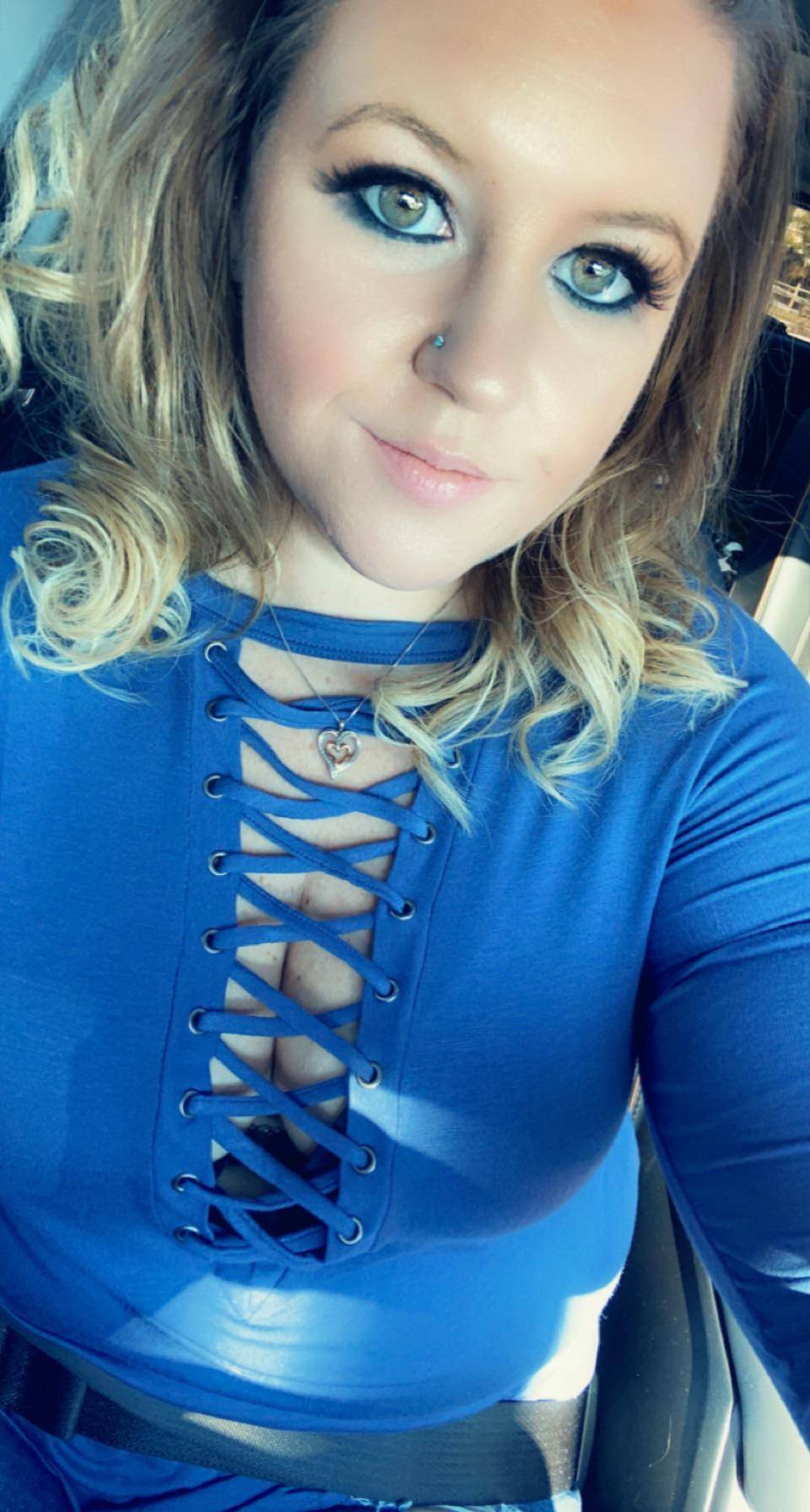 What do you notice first... boobs or eyes? | Scrolller