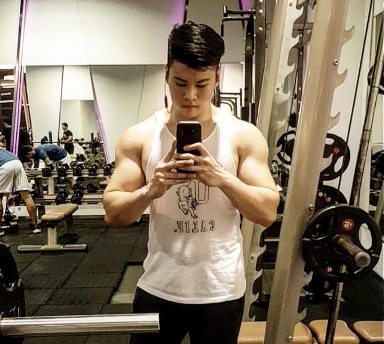 Posting my gym pic 😇 | Scrolller