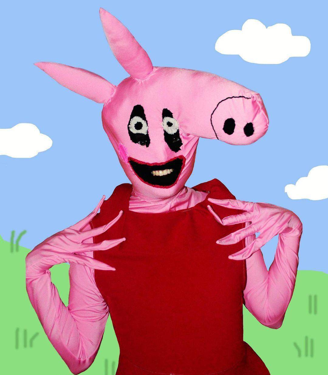 What do you think of the Peppa Pig cosplay? | Scrolller
