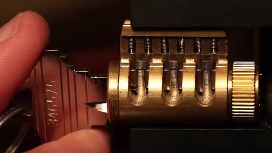 What happens inside a lock via YT | Scrolller