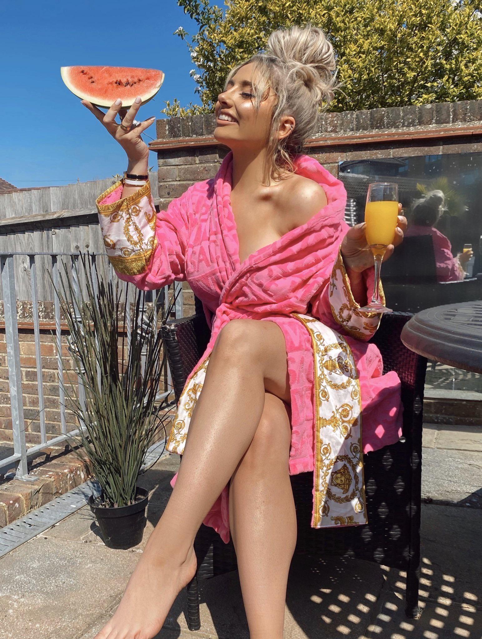 What I would give to just pull down that robe and expose her big add titties 💦 | Scrolller