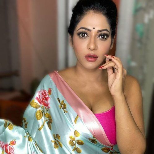 What is she thinking 🤔 | Scrolller