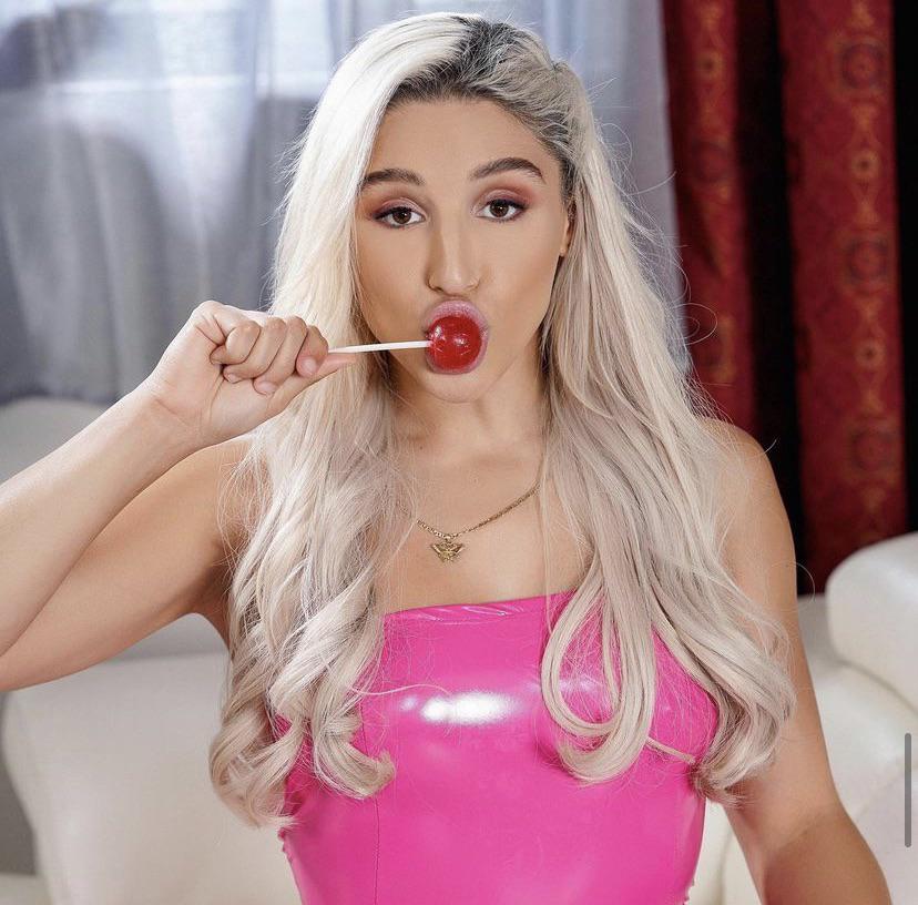 What is this scene with her and jmac called??? | Scrolller