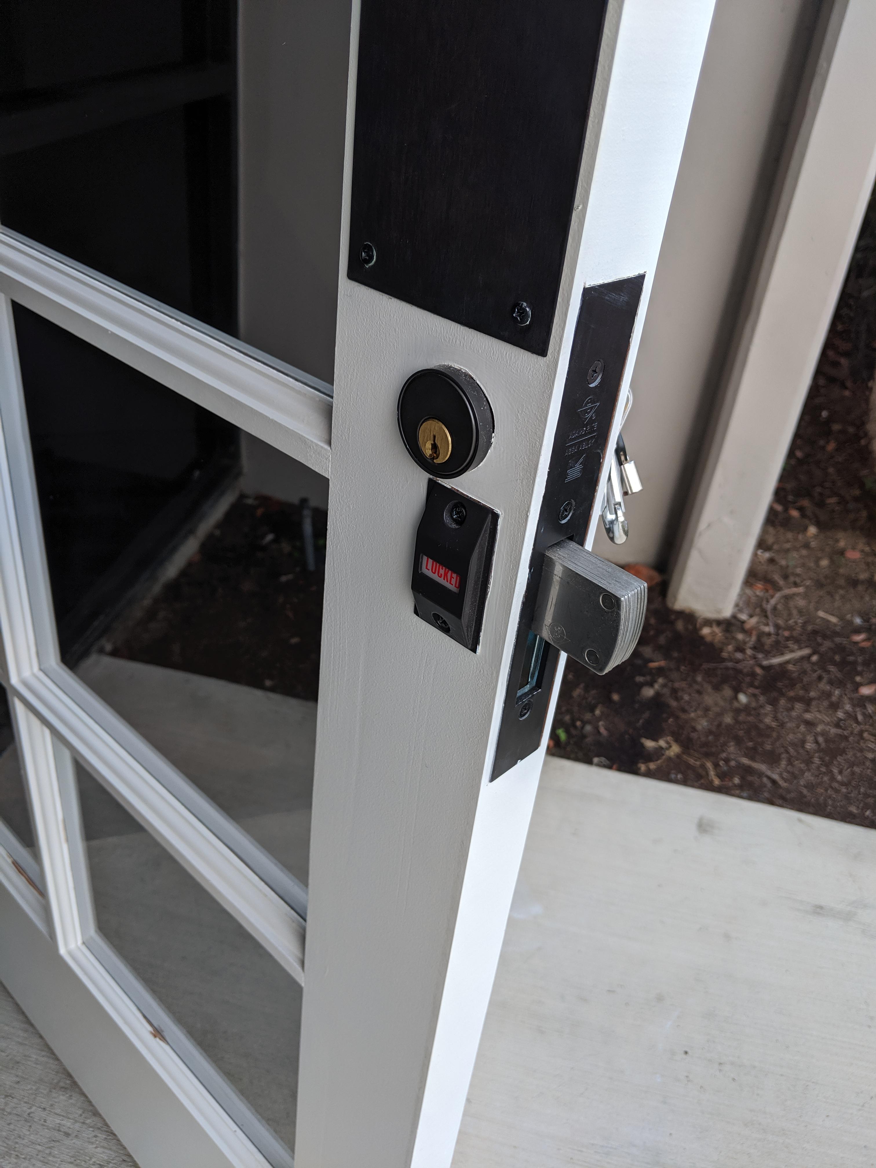 What kind of smart Lock can I put on this? | Scrolller