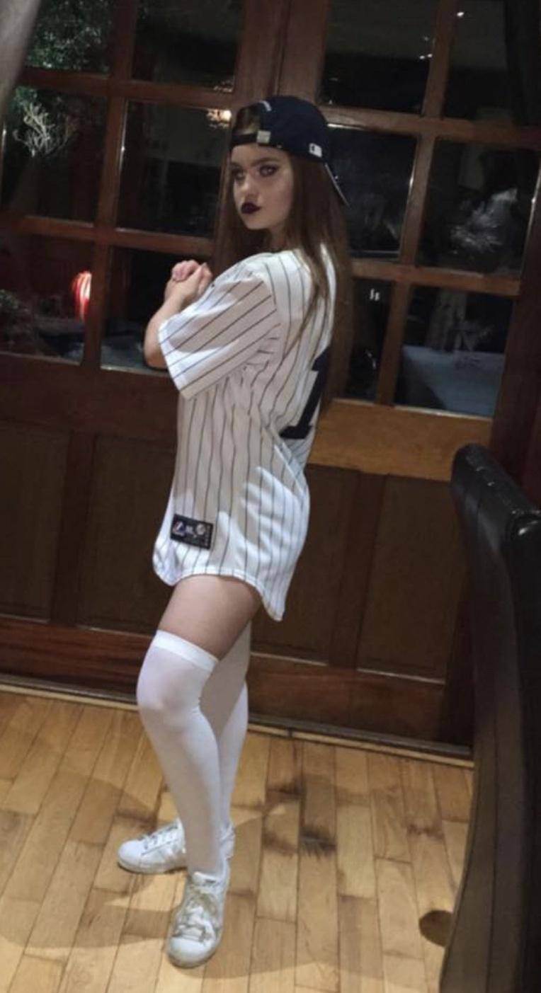 What would you do with me | Scrolller