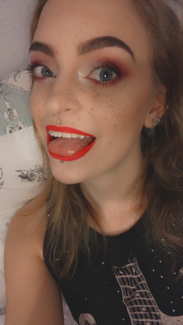 Whatcha think of the tooth gems? 🥰 24F | Scrolller