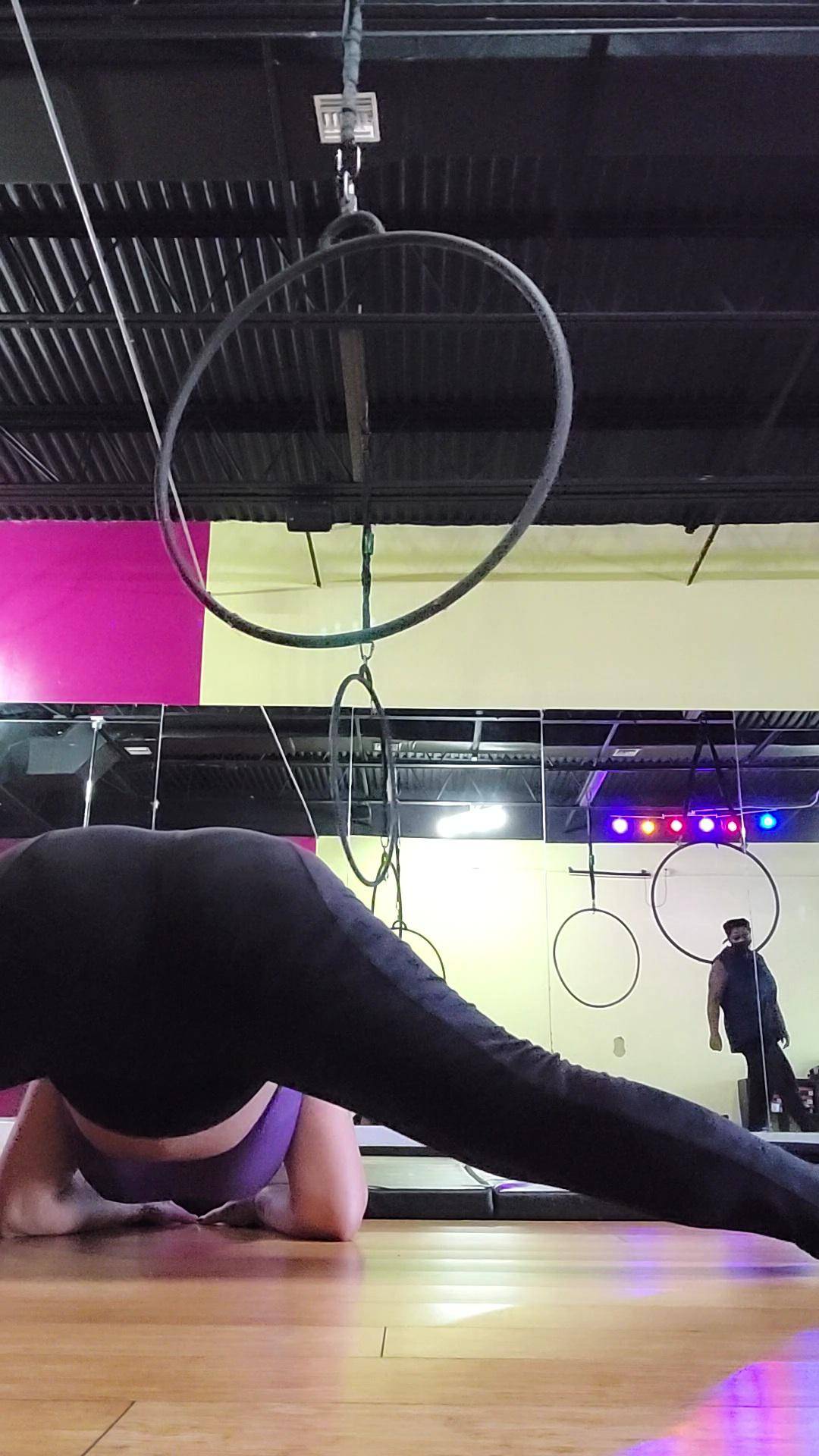 Whats this curve in my legs from hip to knee? | Scrolller