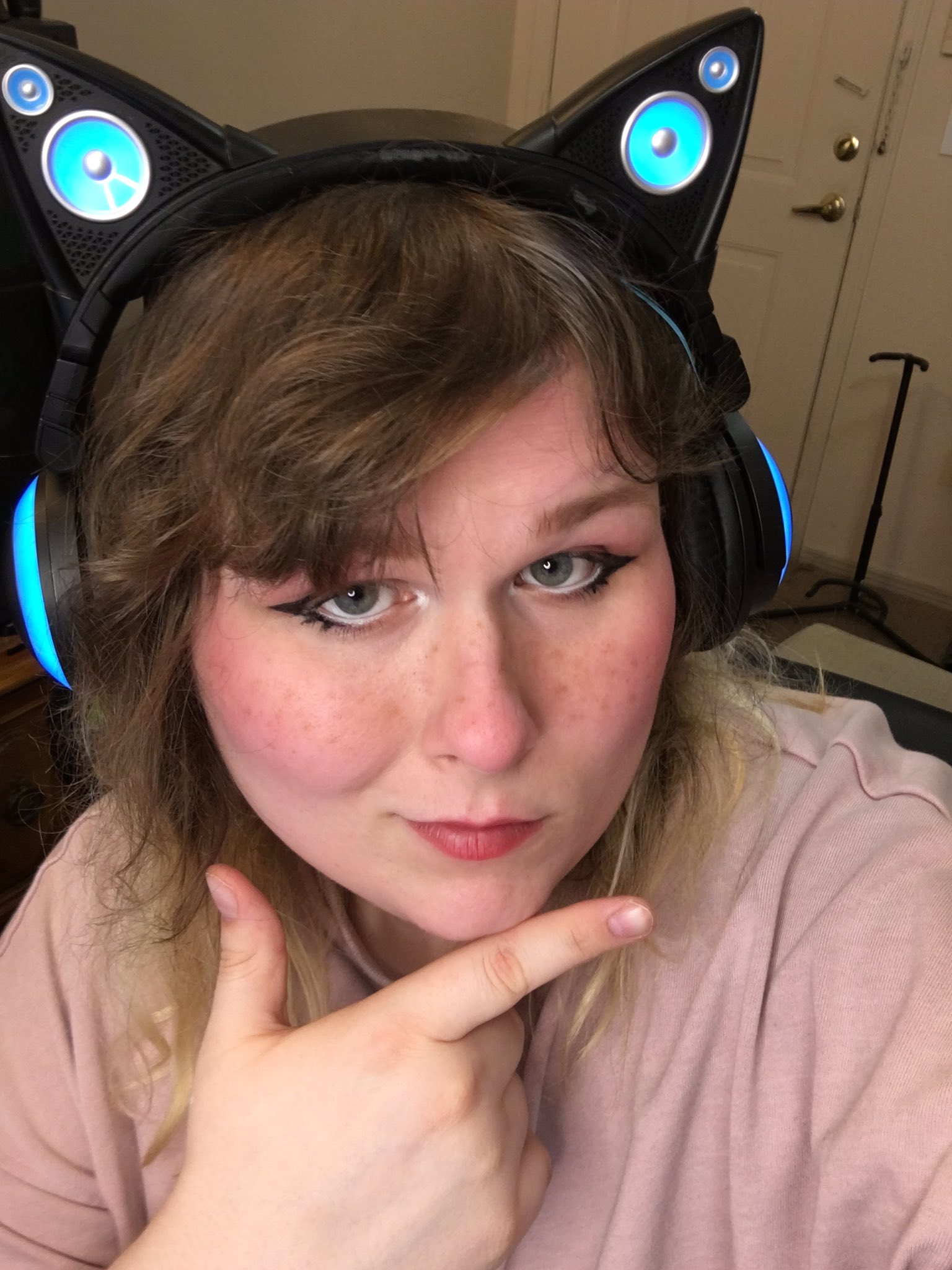 what's up, gamers~ trying out not-subtle makeup for basically the first time, how'd i do ...