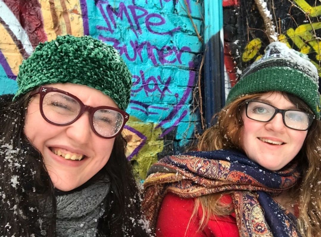 What's up with her teeth? | Scrolller