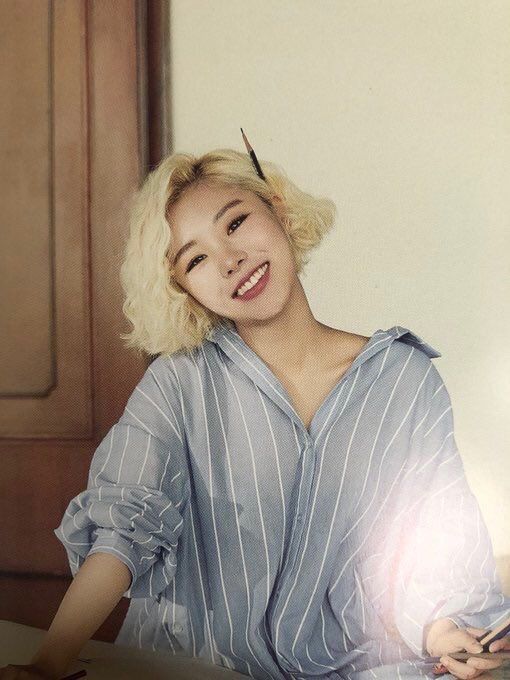 Wheein | Scrolller