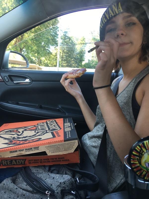 Hot_Girls_Smoking | Pictures | Scrolller NSFW