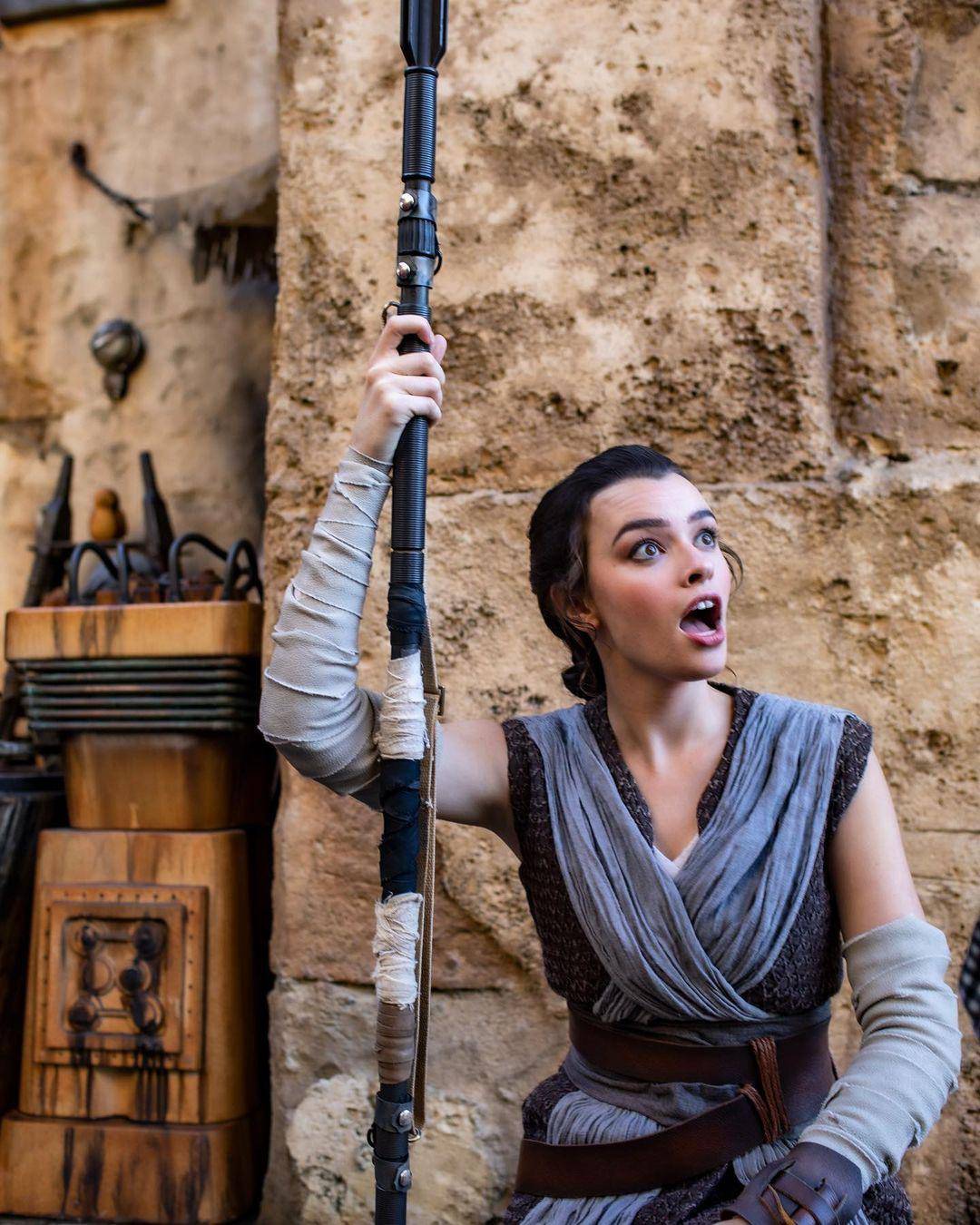 When she sees your lightsaber | Scrolller