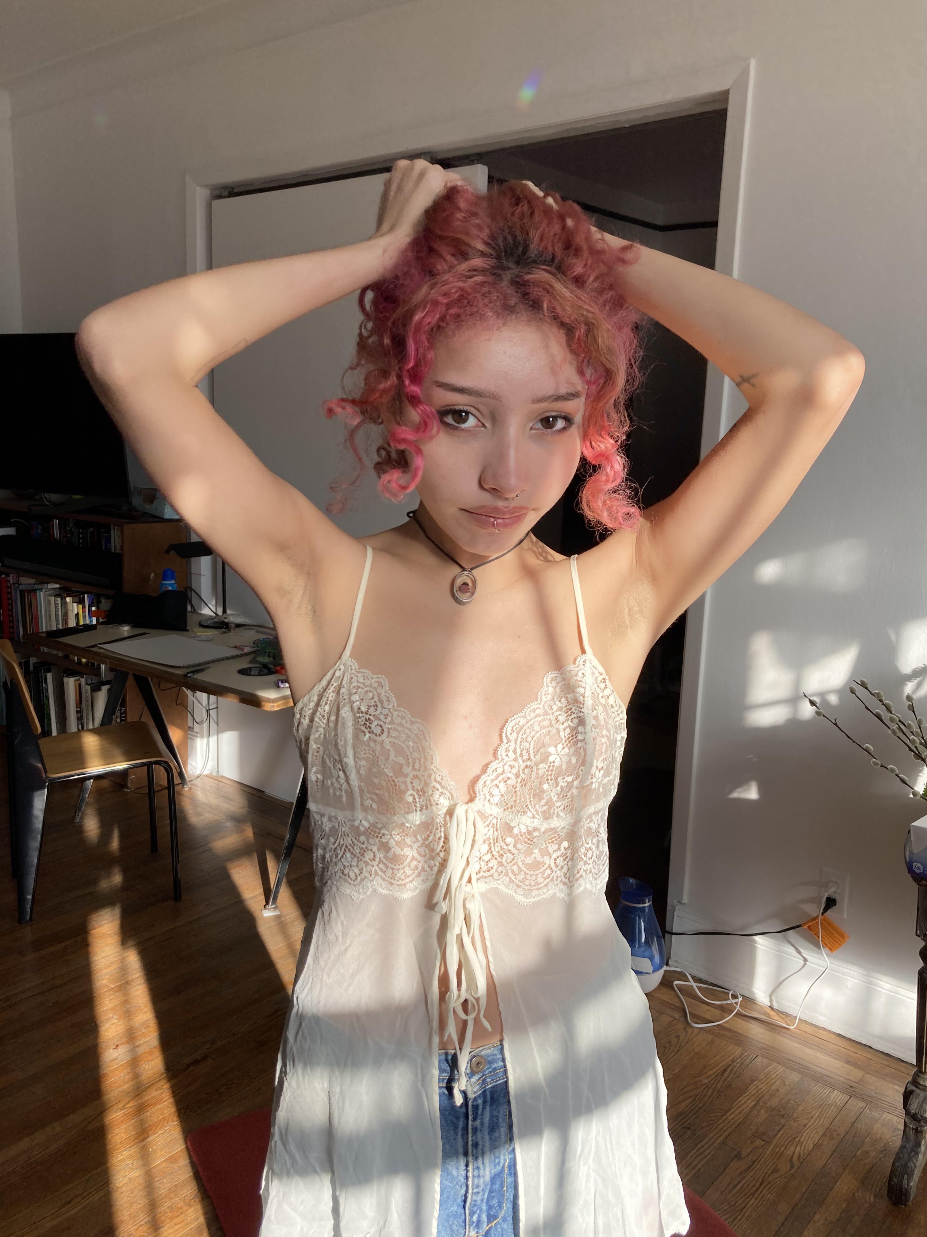 When you can wear shirts like these no problem you know they’re small 😅 | Scrolller