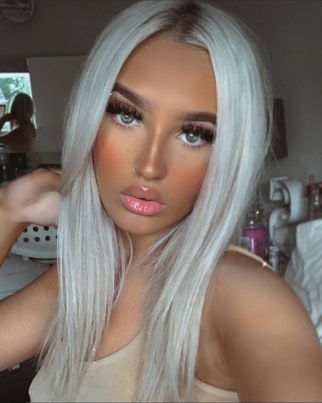 When your eyelashes grow out of your eyeball | Scrolller