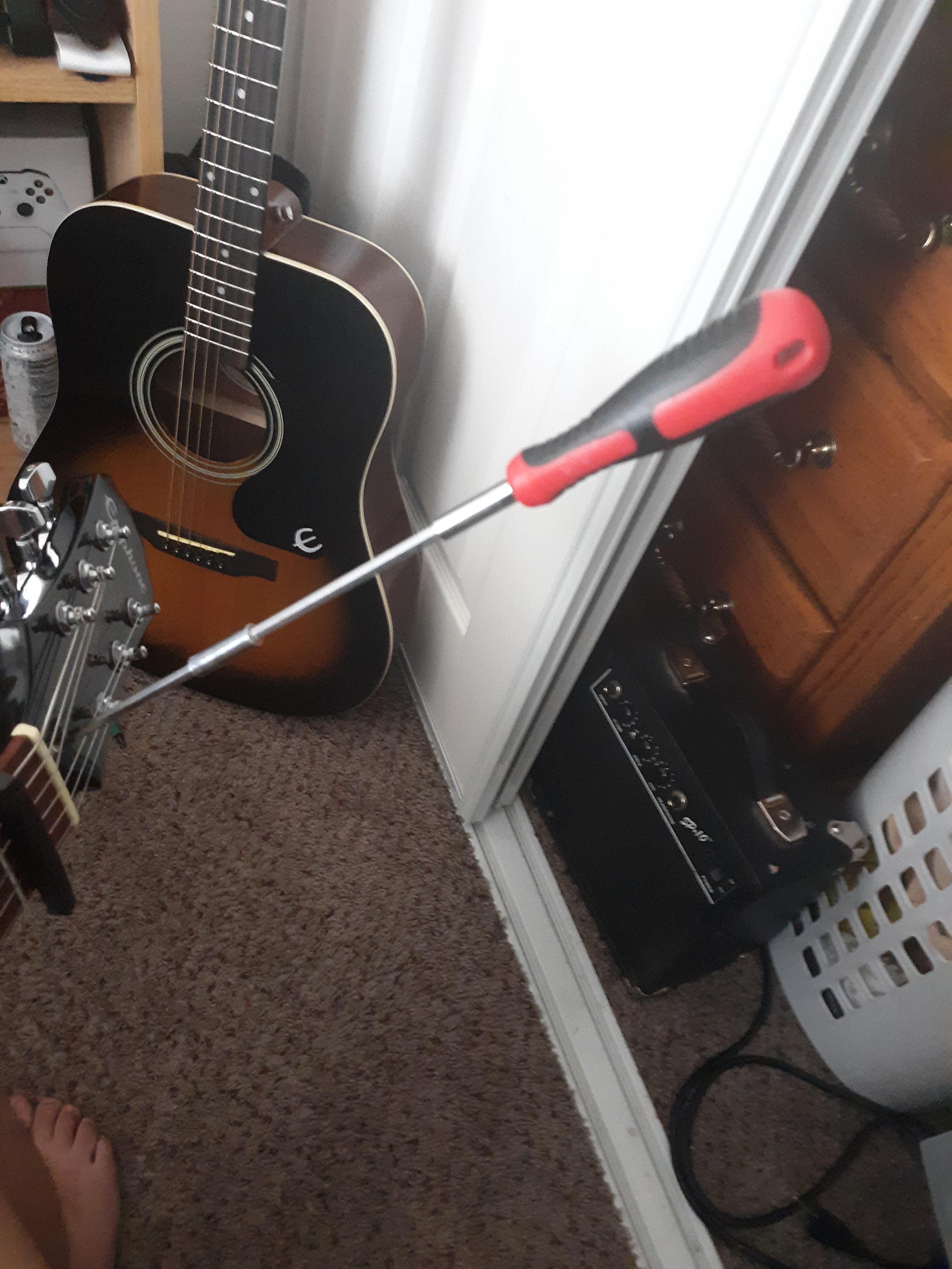 When your truss rod won't turn | Scrolller