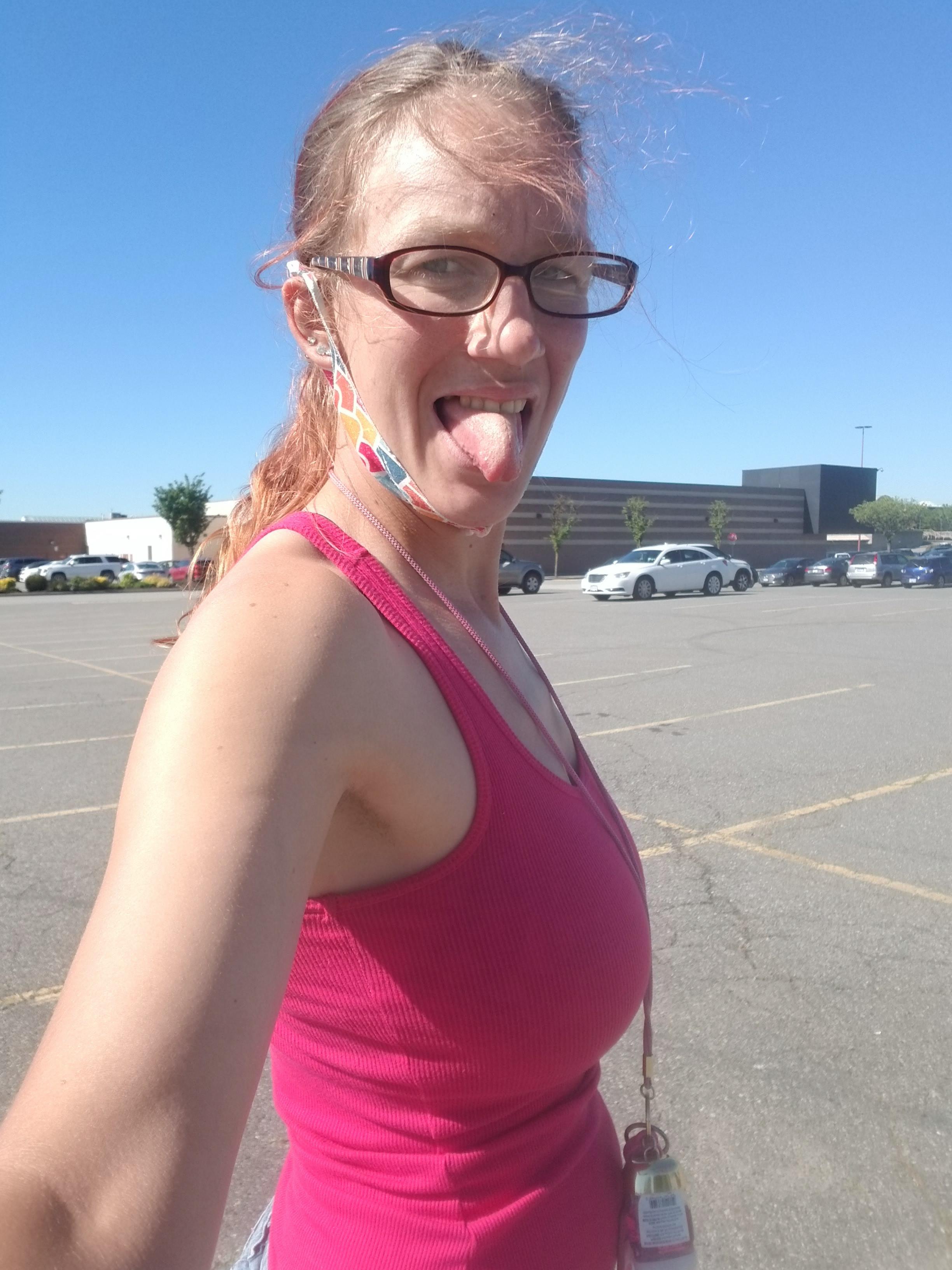 Where do you want that tounge? | Scrolller