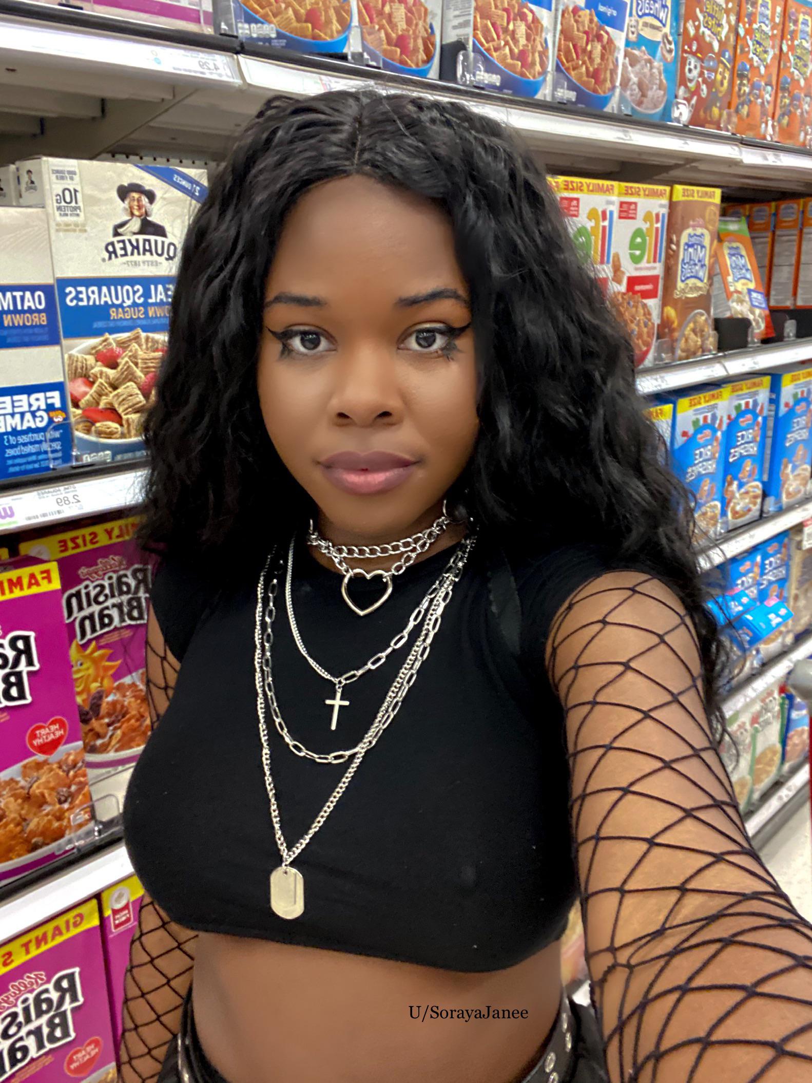 Where my night owls at 😉🖤 (f 19) | Scrolller