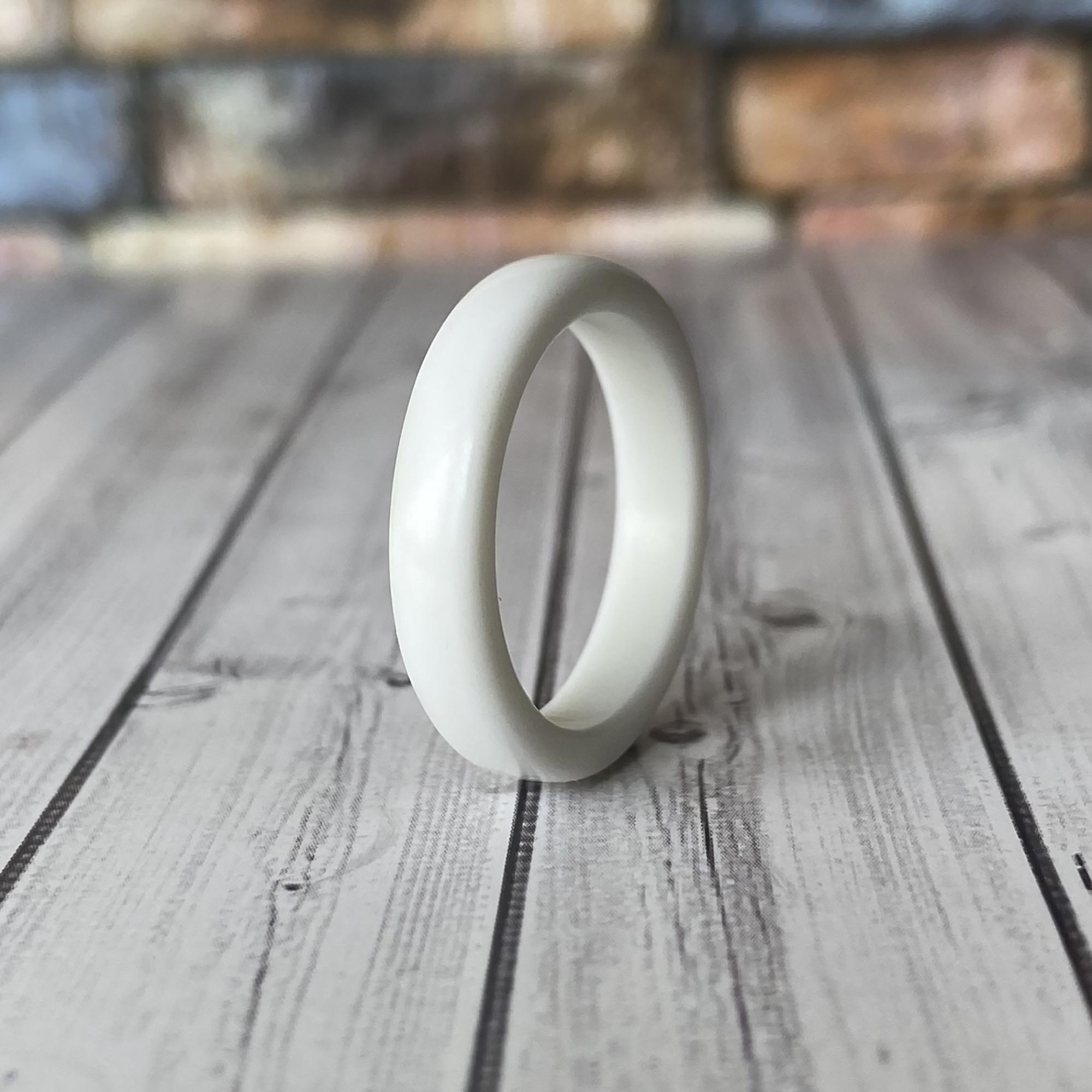 White ring | Scrolller